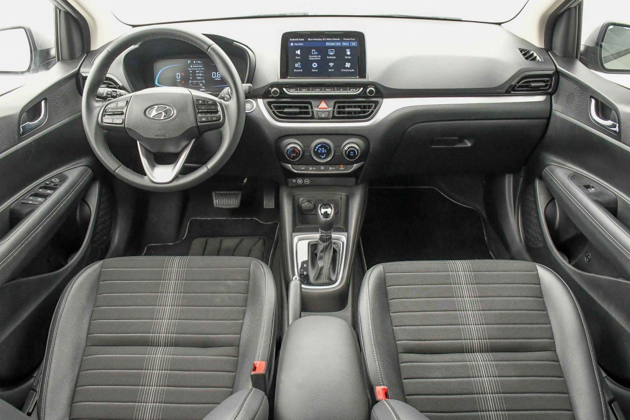 Hyundai HB20 Platinum Plus é completo e anda bem