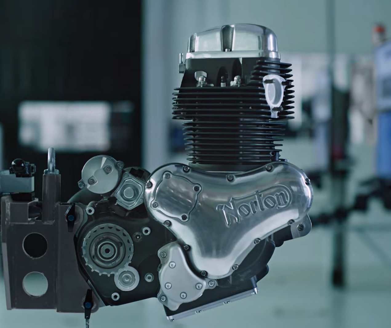 Sorria: a Norton Commando 961 está de volta!