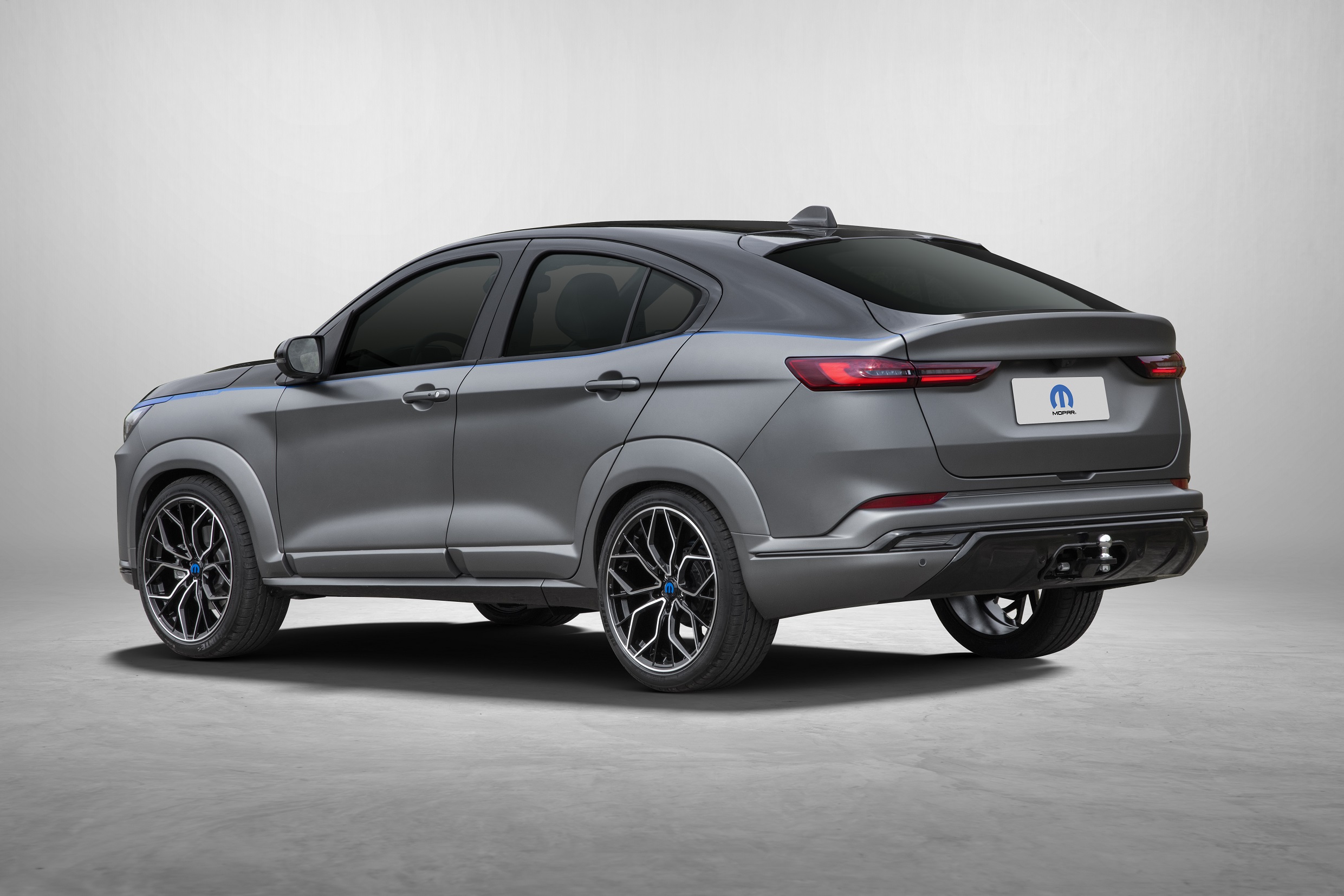 Fiat apresenta Fastback customizado pela Mopar