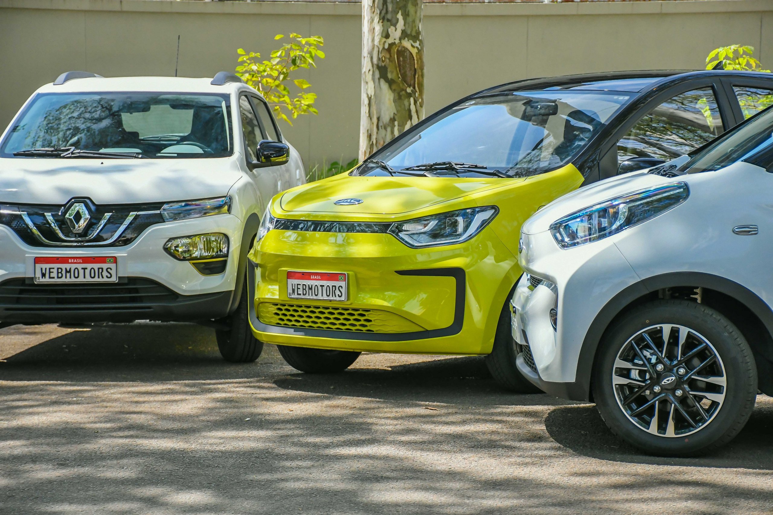 Kwid E-Tech x e-JS1 x iCar: qual é mais negócio?