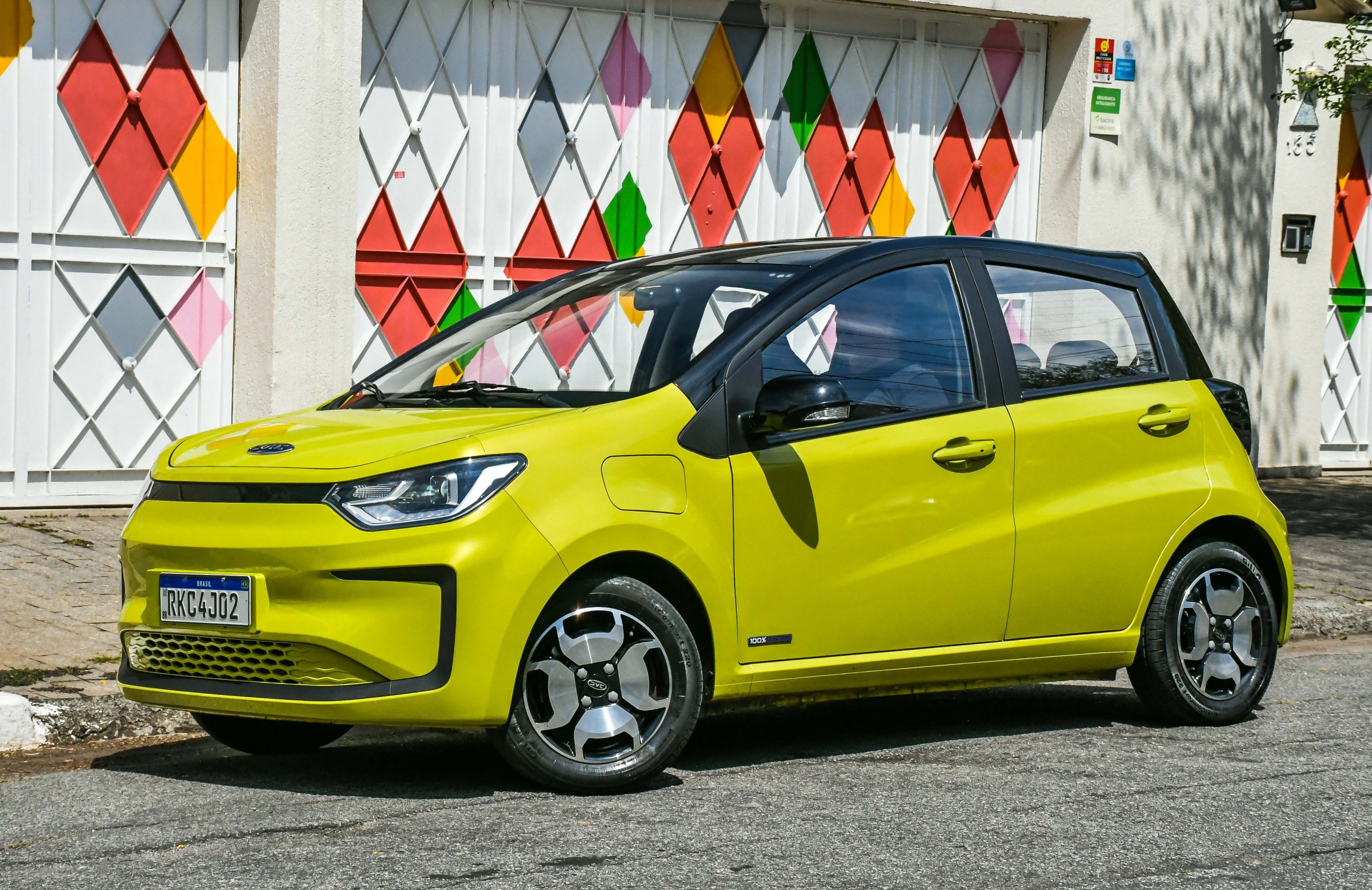 Saiba quais são os 5 menores carros do Brasil | Webmotors