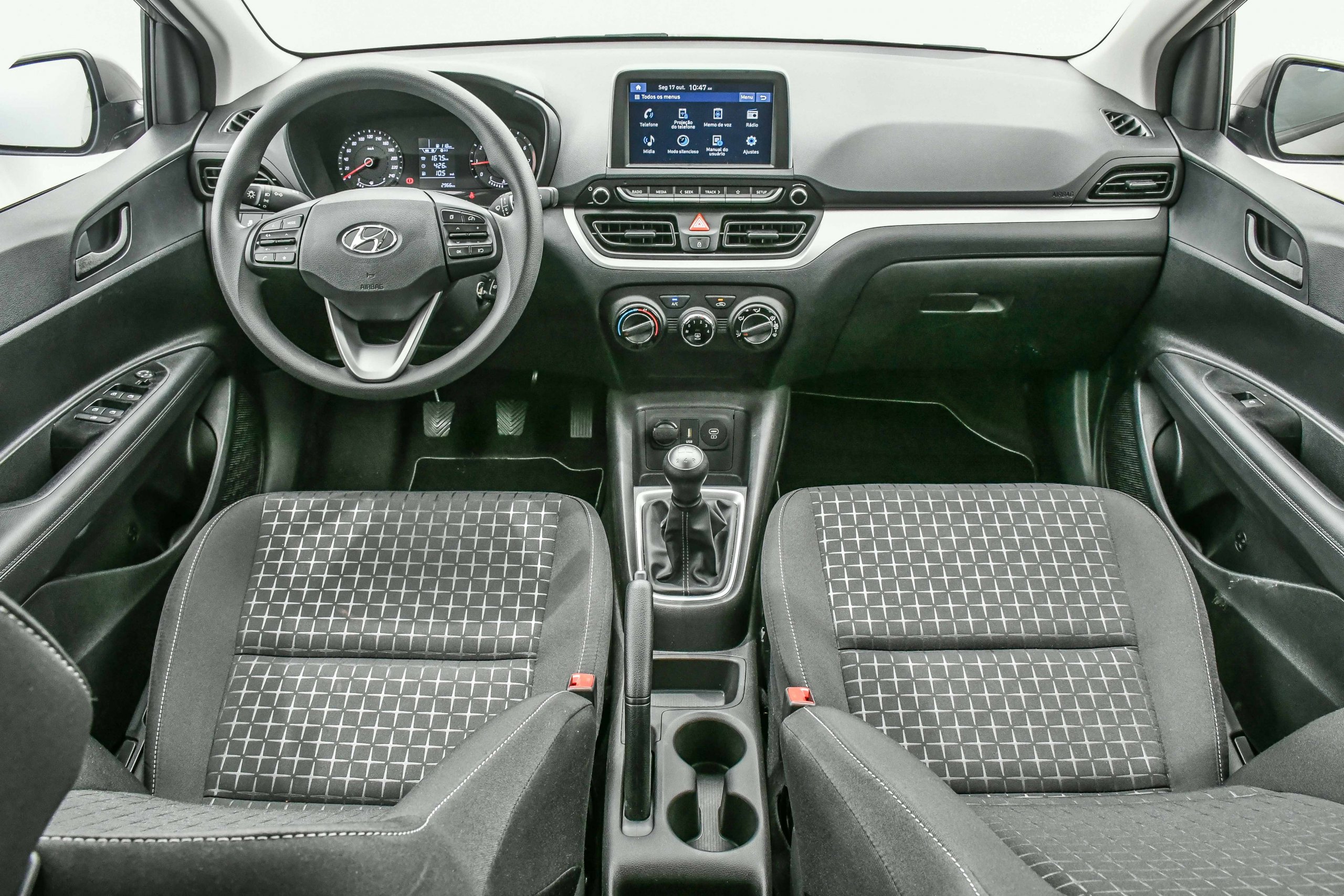 Hyundai HB20 1.0 Comfort tem estilo e bebe pouco