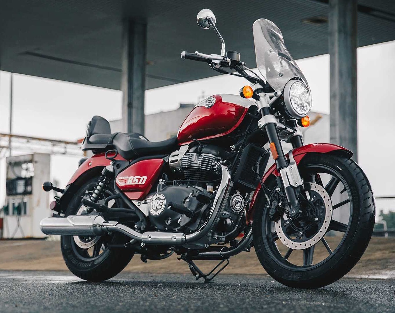 Royal Enfield Super Meteor 650 é lançada em Milão