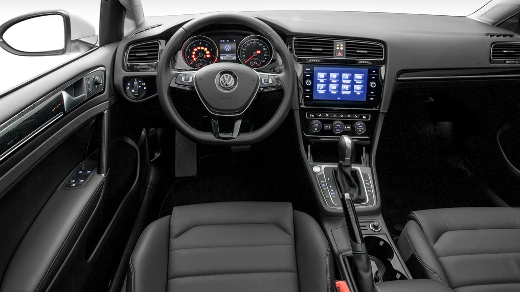 Usado Novo: Golf Variant com preço de hatch