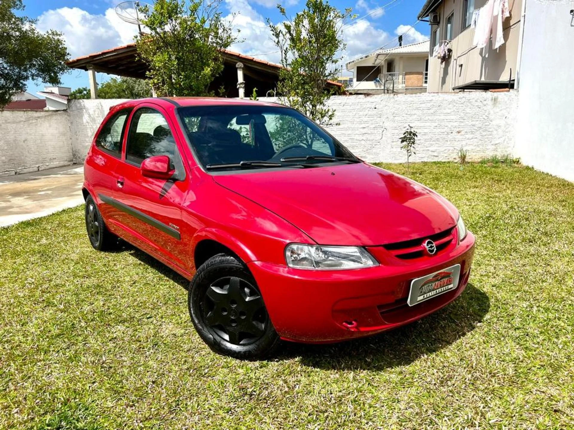 Cinco opções de bons "primeiros carros" por até R$ 15 mil | Webmotors