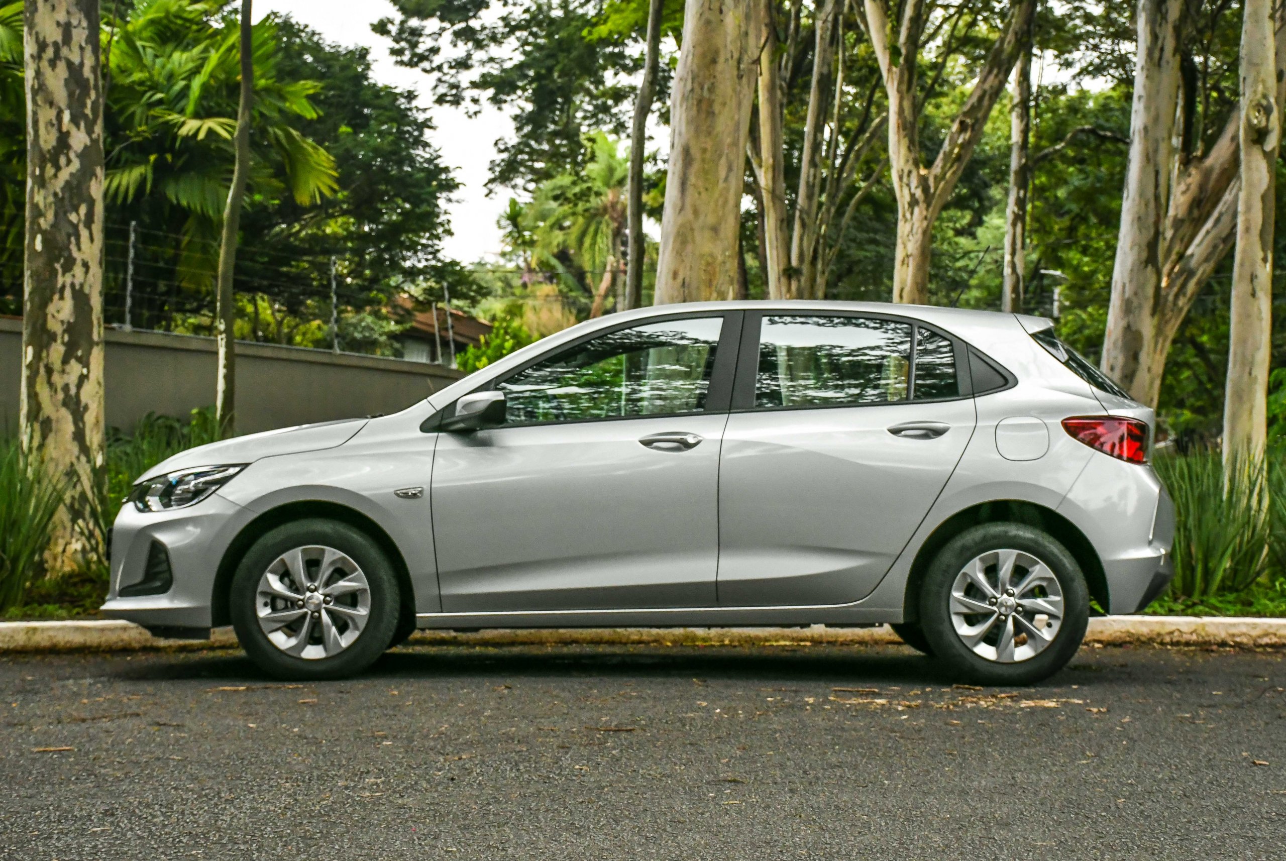 Onix e Onix Plus 2024 mais completos e mais caros