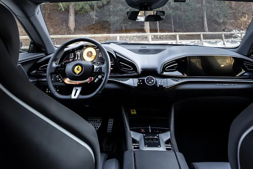 Ferrari Purosangue já está à venda no Brasil | Webmotors