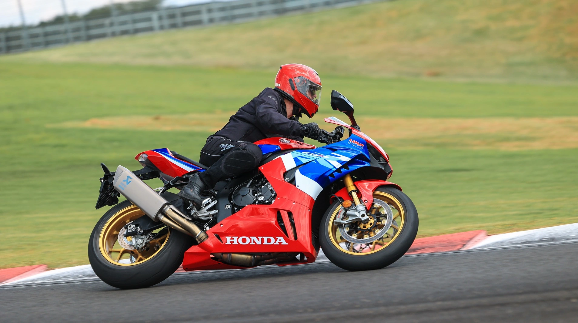 Aceleramos a nova Honda CBR 10000 Fireblade RR-R | Webmotors