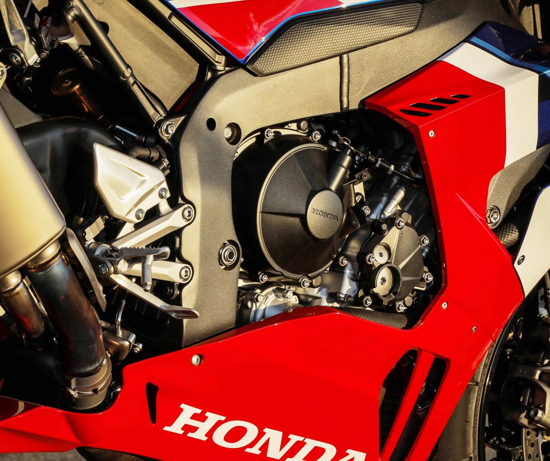 Aceleramos a nova Honda CBR 10000 Fireblade RR-R | Webmotors