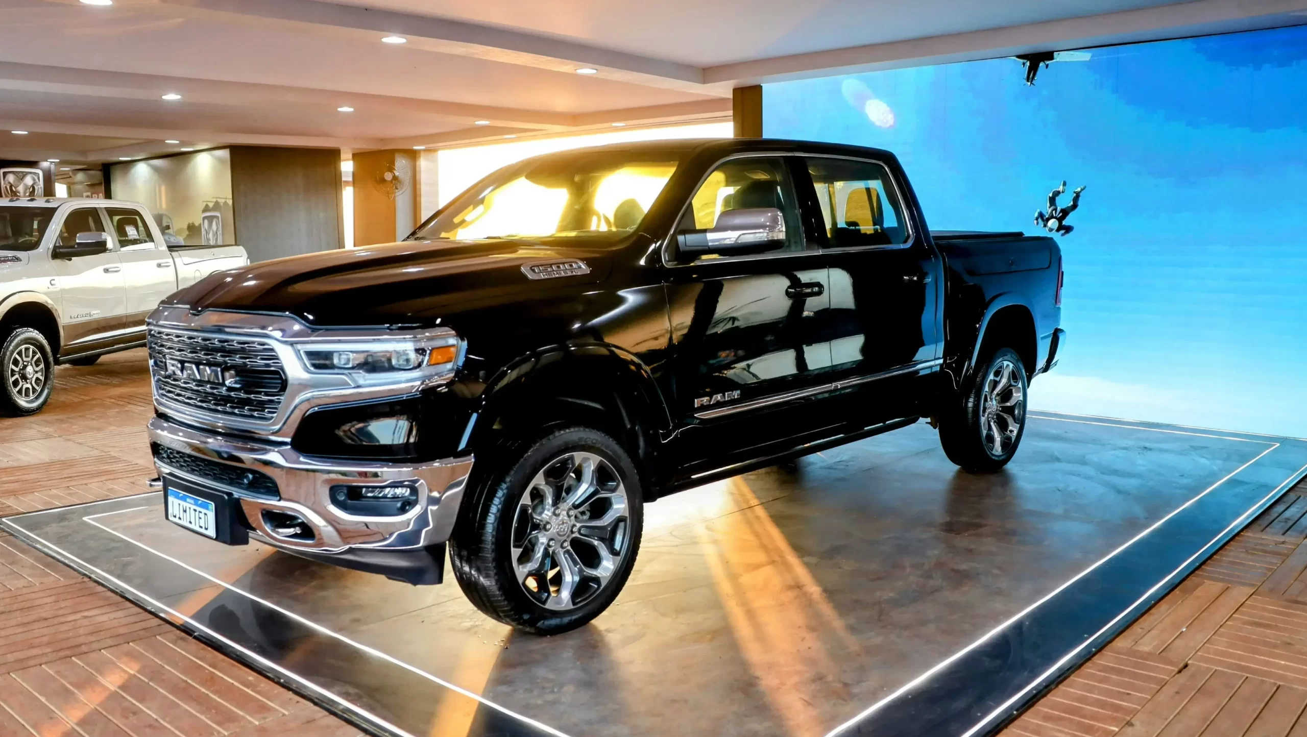 Ram 1500 Limited é revelada e chega em abril mais cara que a Rebel
