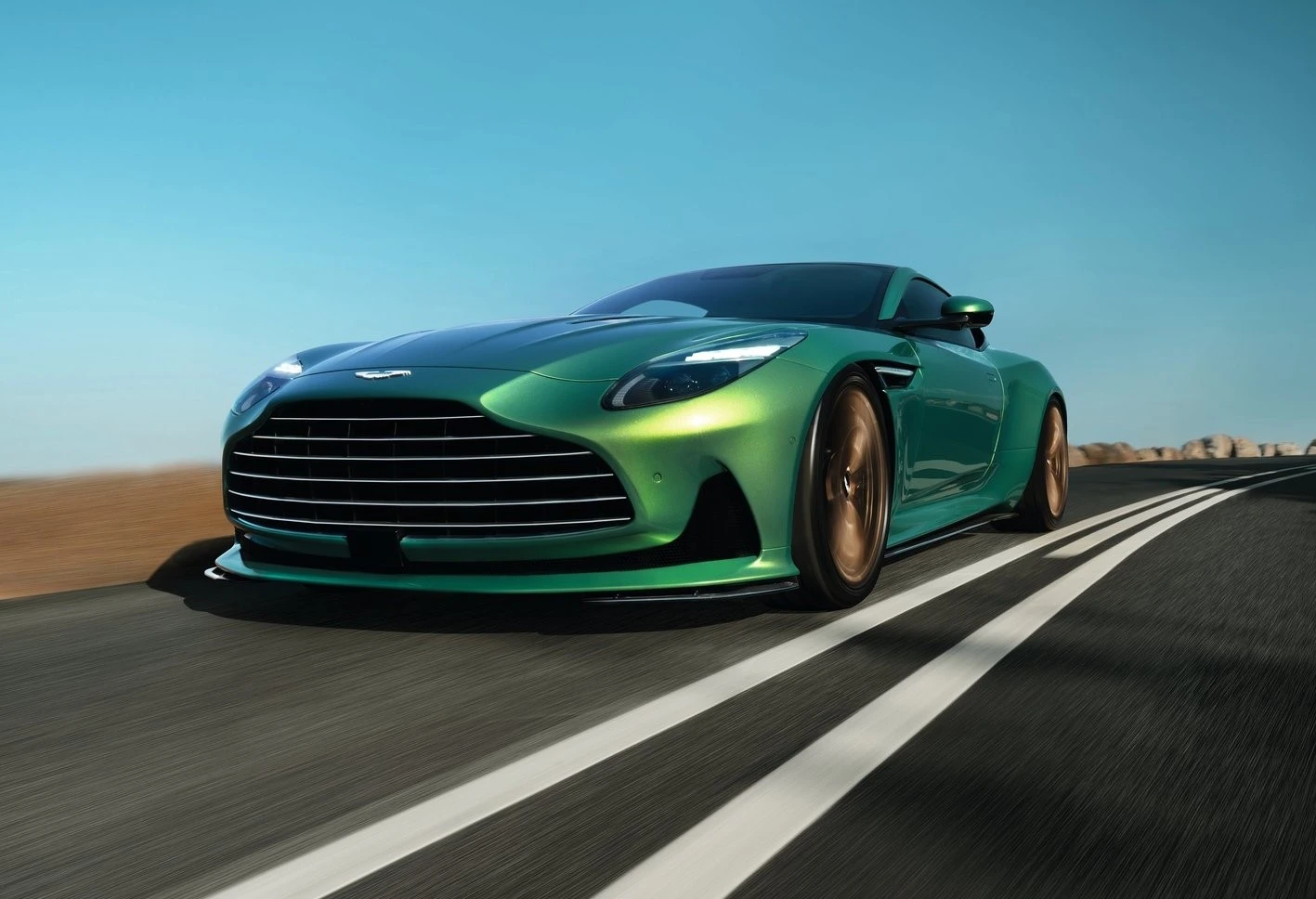 Novo Aston Martin DB12 tem 680 cv e luxo extremo