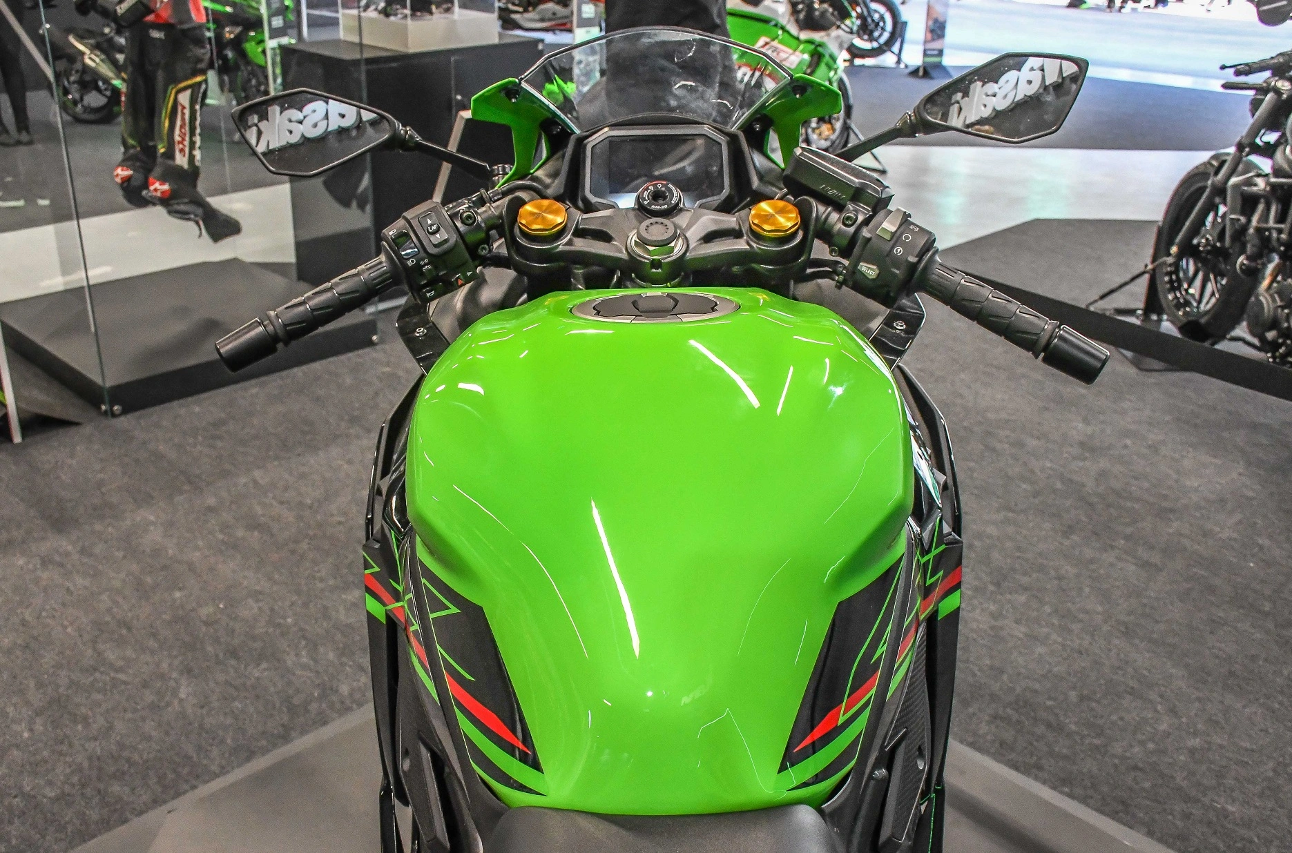 Kawasaki Ninja ZX-4R: novo lote chega às lojas | Webmotors