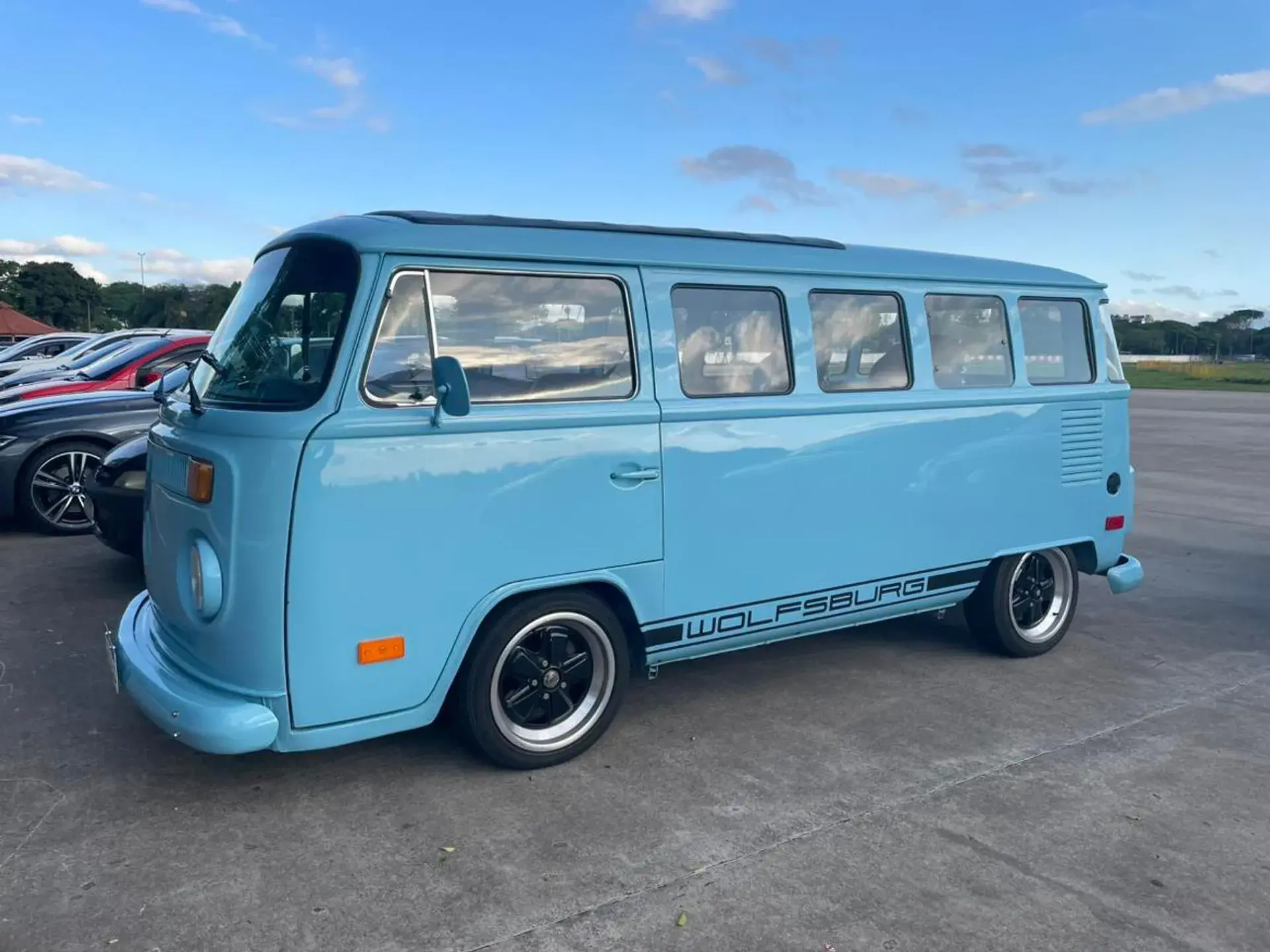 Em busca de uma Kombi rara? Veja alguns exemplares interessantes no ...