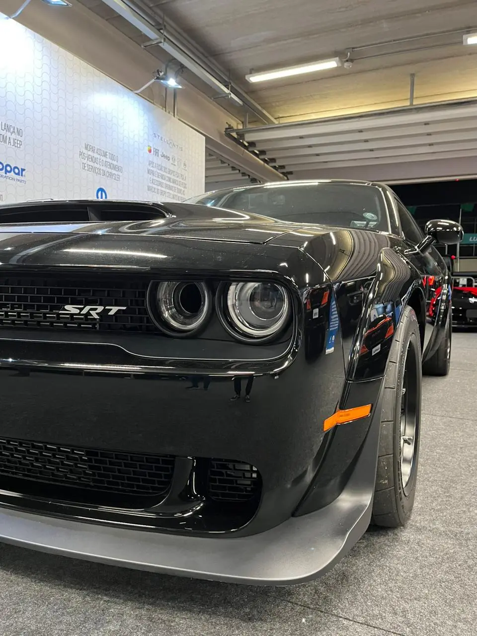 Mopar exibe Challenger Demon e Viper V10 no Brasil | Webmotors