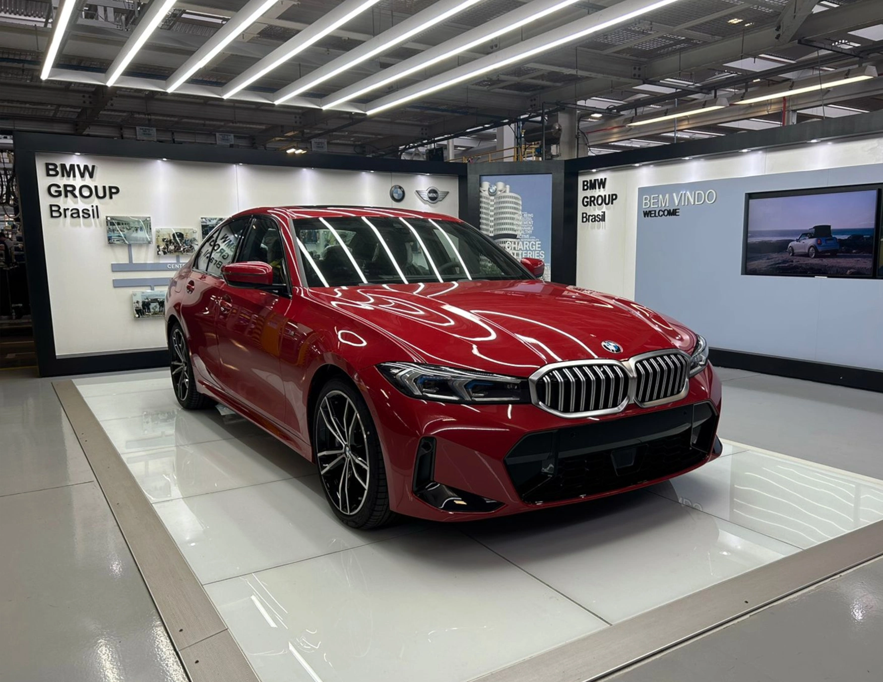 BMW Série 3 2024 ganha cor inédita