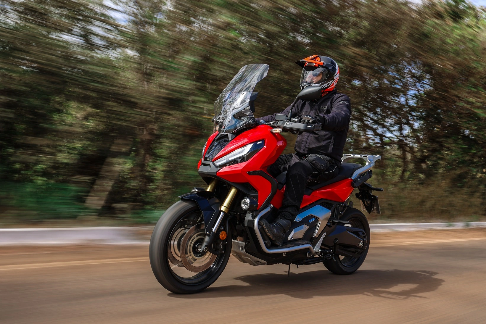 Honda X-ADV, o "x-tudo" de 750 cm³ que impressiona