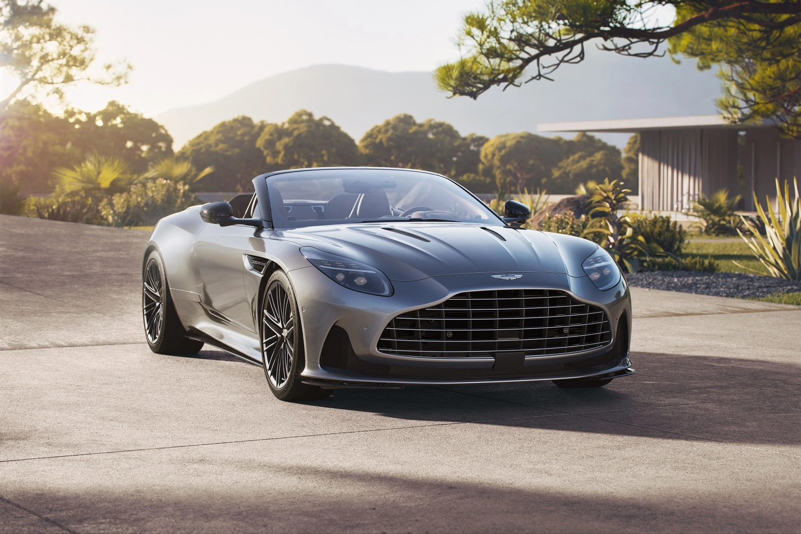 Aston Martin DB12 Volante, o conversível V8 mais potente do mundo