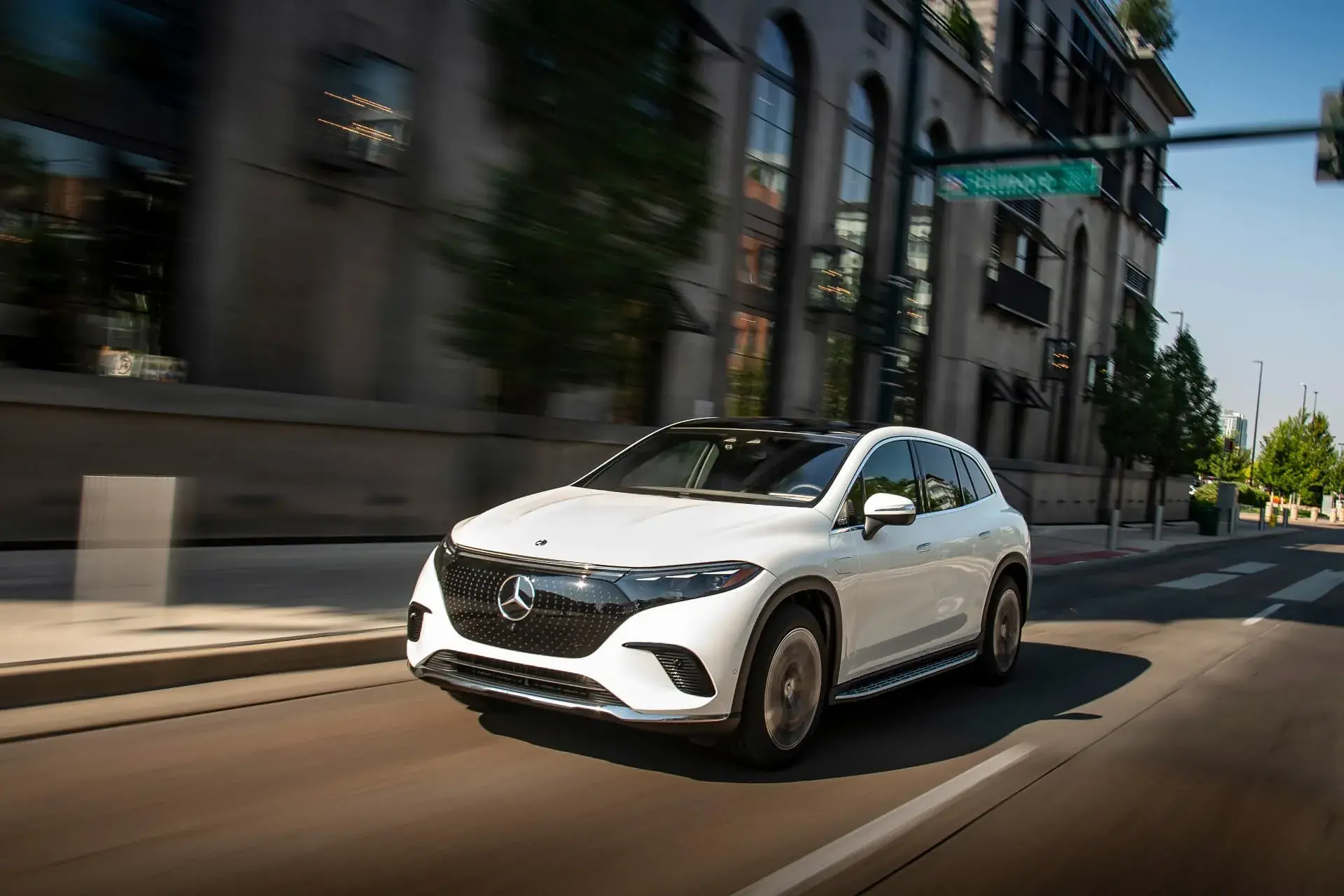 Mercedes anuncia dois novos SUVs elétricos para o Brasil já em setembro