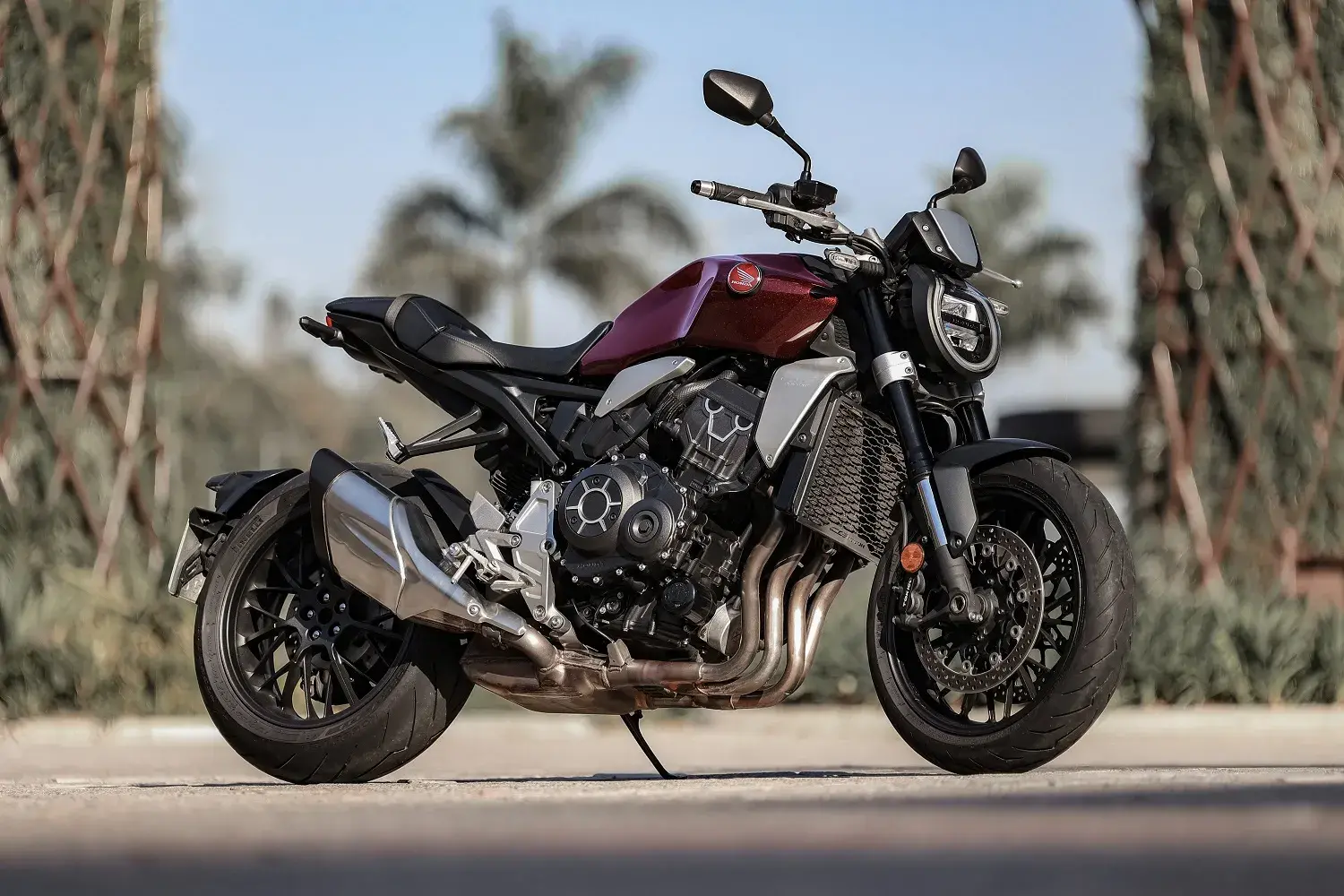 Honda CB 1000R ganha novas cores para 2024 | Webmotors