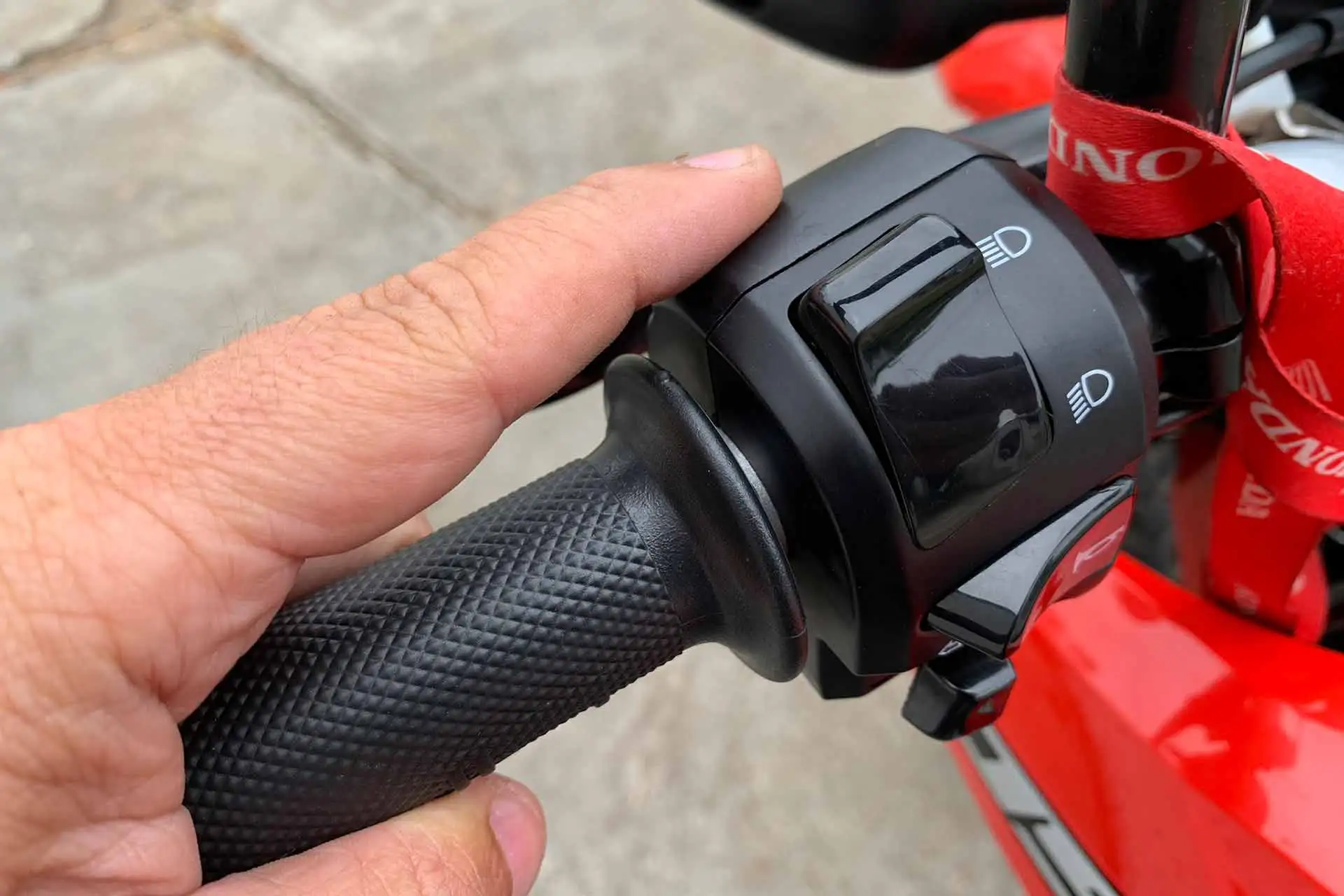 Honda NXR 160 Bros: o dilema do "menos é mais" | Webmotors