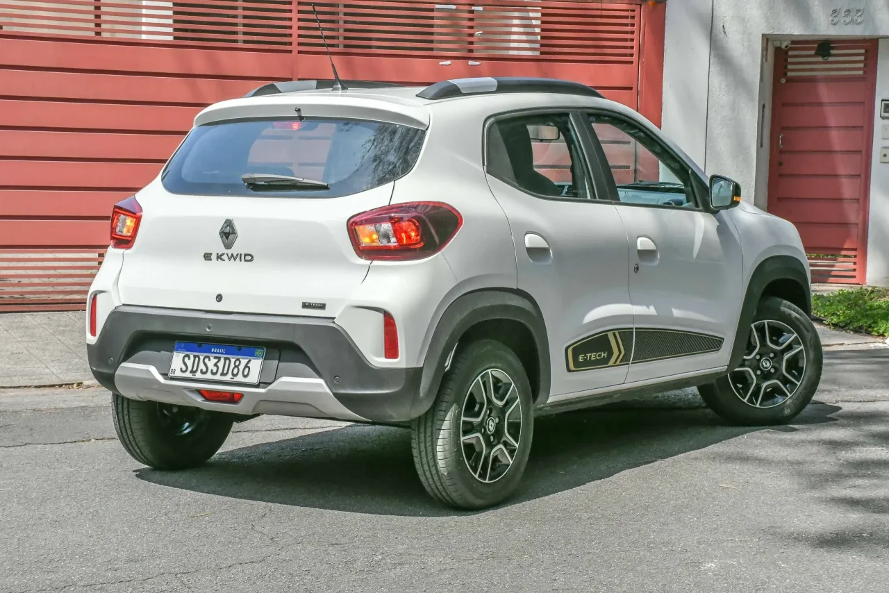 Elétrico Renault Kwid E-Tech baixa de preço mais uma vez | Webmotors