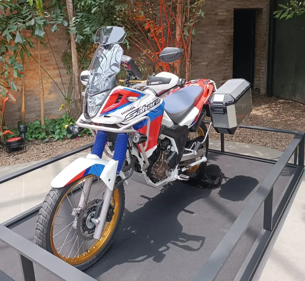 A Honda XRE 300 Sahara que nós queremos! | Webmotors