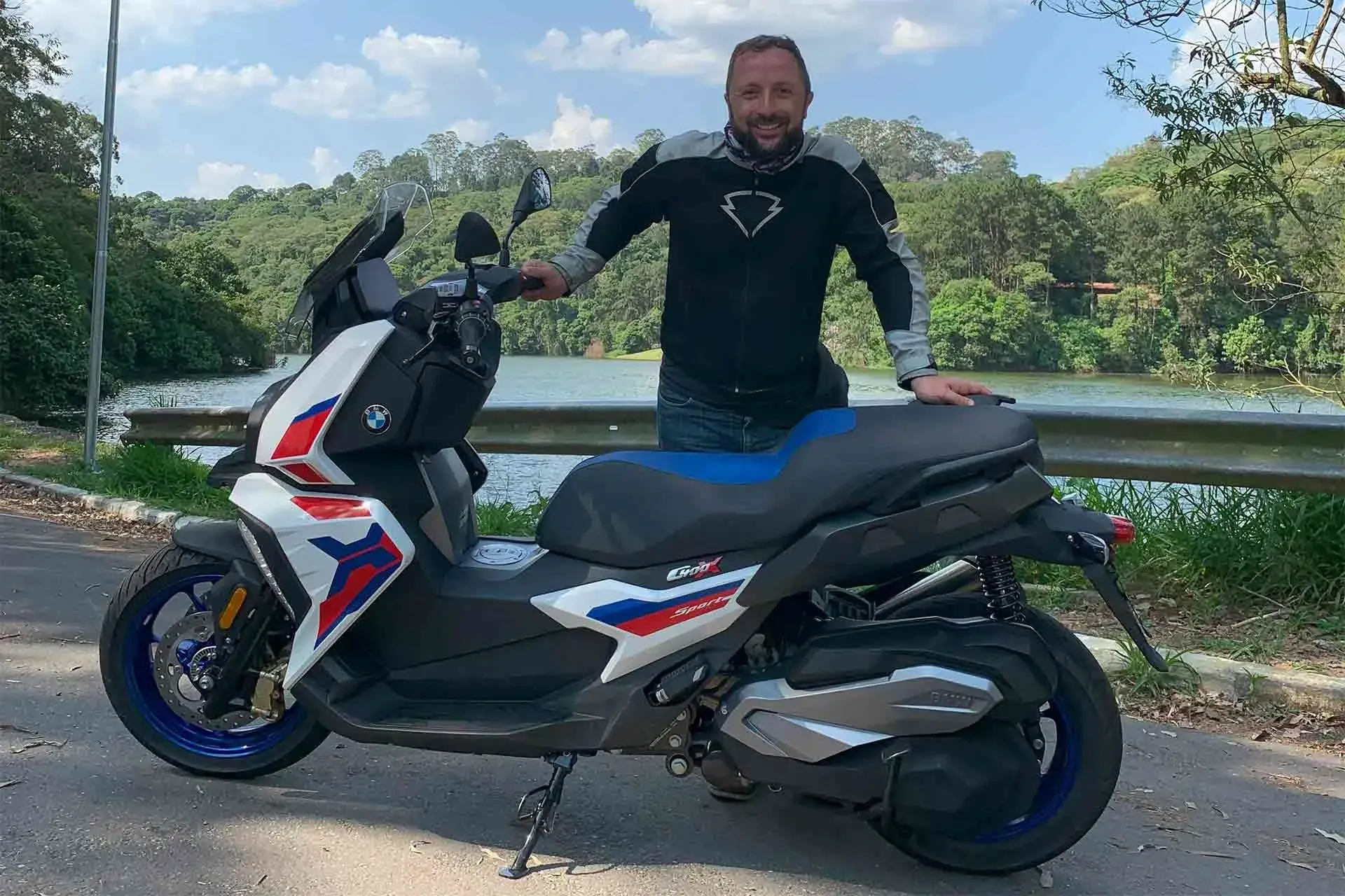 Aceleramos a surpreendente scooter BMW C 400 X | Webmotors