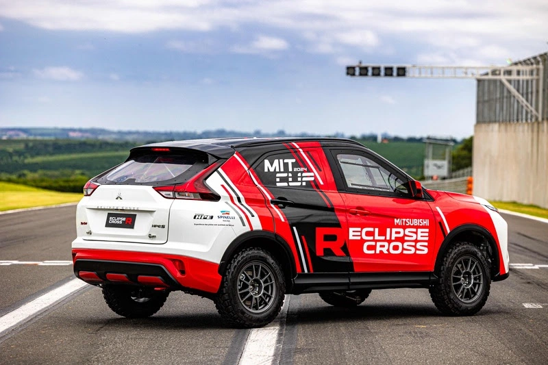 Eclipse Cross R é carro para quem quer ser piloto | Webmotors