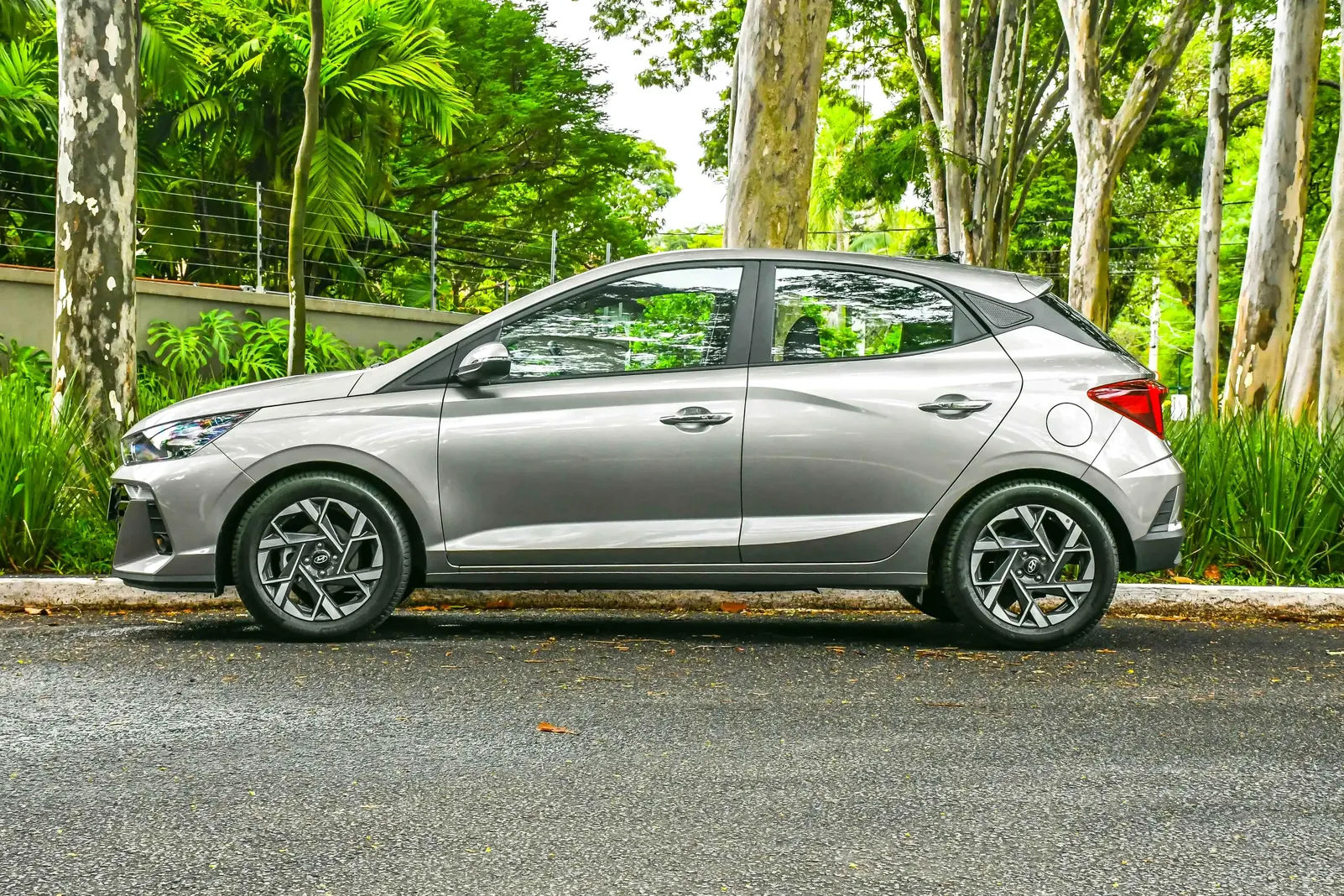 Comparativo: HB20 Platinum Safety vs. Onix Premier. Qual é o melhor?