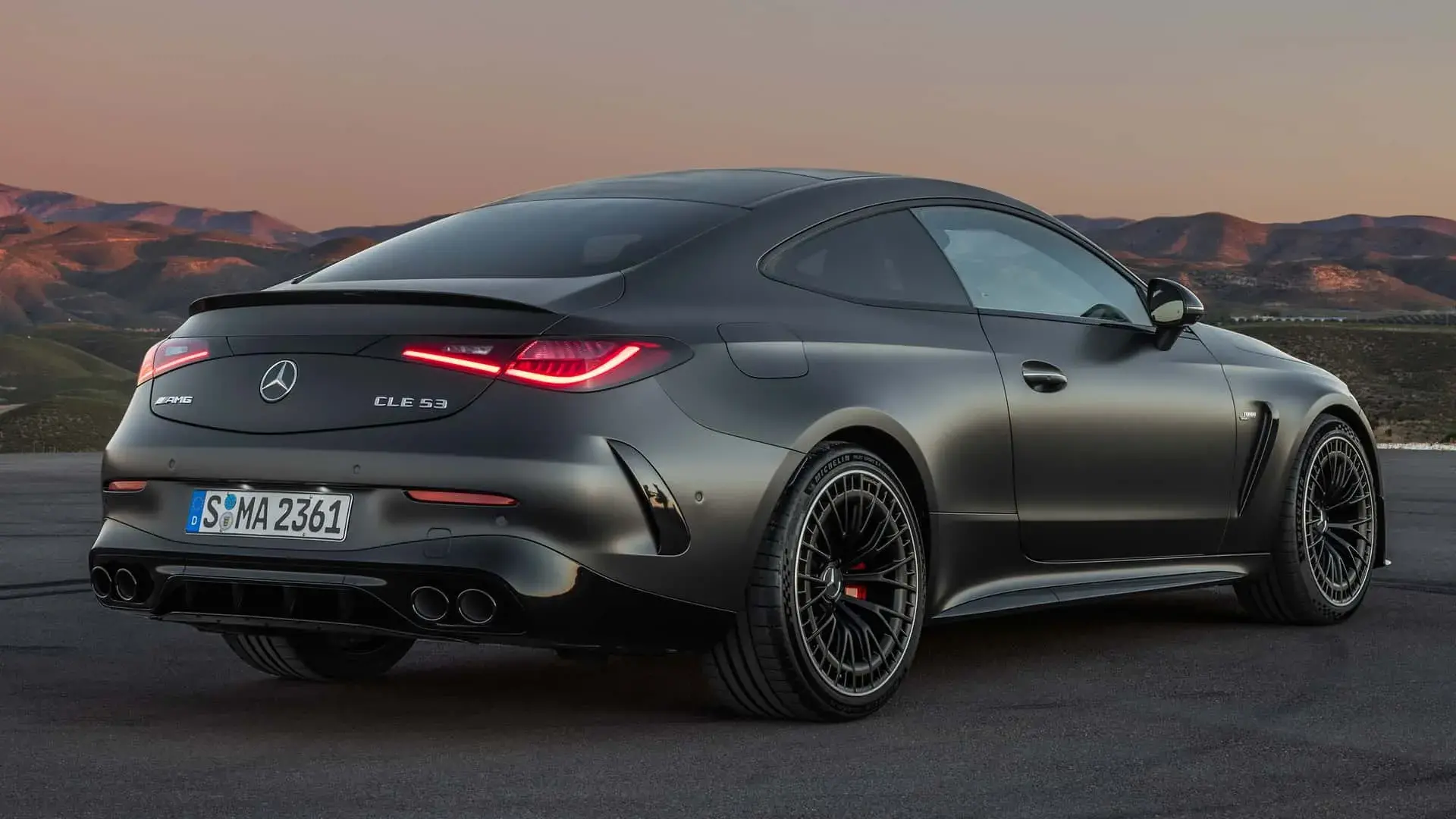 Novo híbrido leve Mercedes-AMG CLE 53 4Matic+ Coupé tem 449 cv | Webmotors