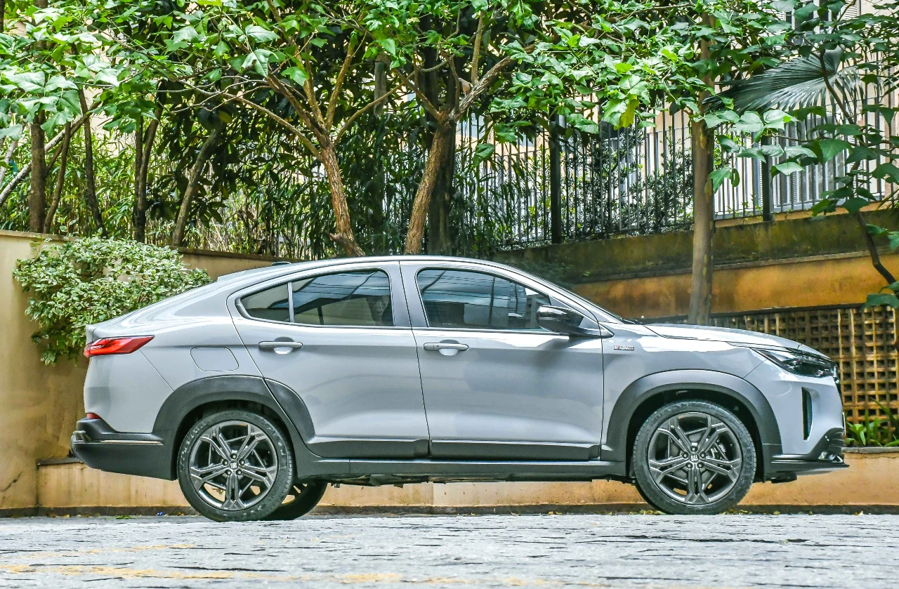 IMPRESSIONANTE: cinco carros normais que dariam bons esportivos