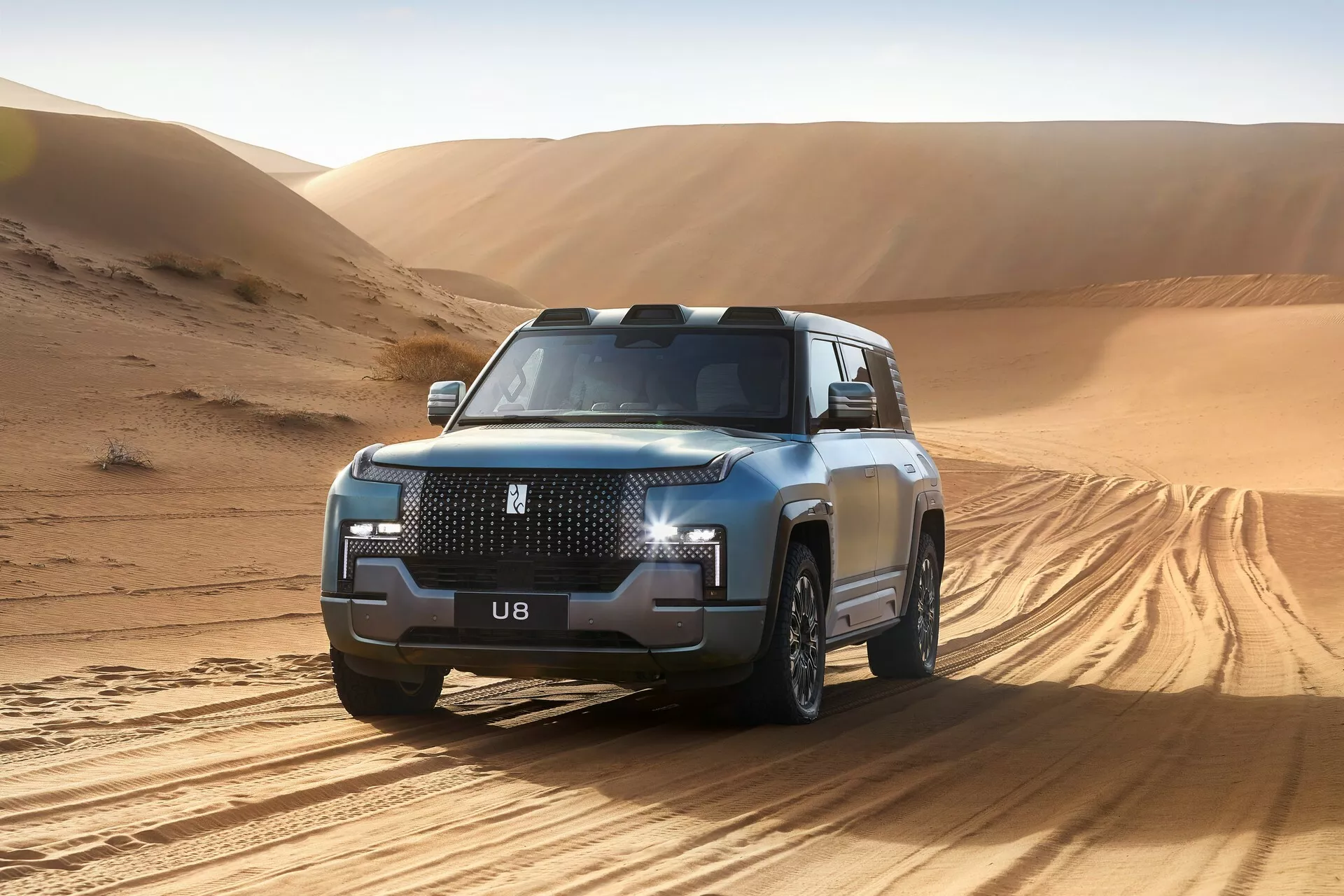 BYD U8: SUV gira no próprio eixo e flutua na água | Webmotors