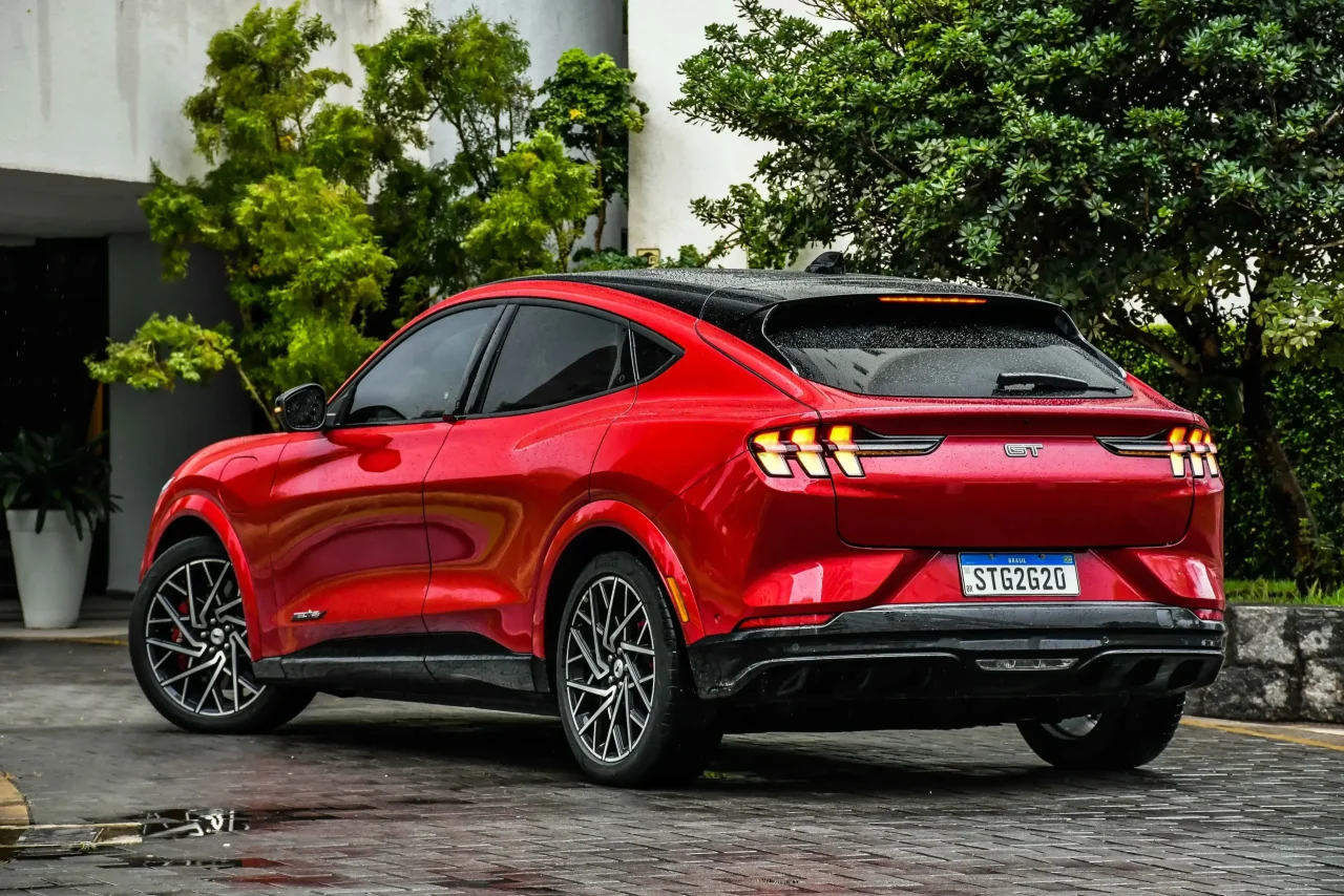 Teste: Ford Mustang Mach-E dá adeus para a monotonia