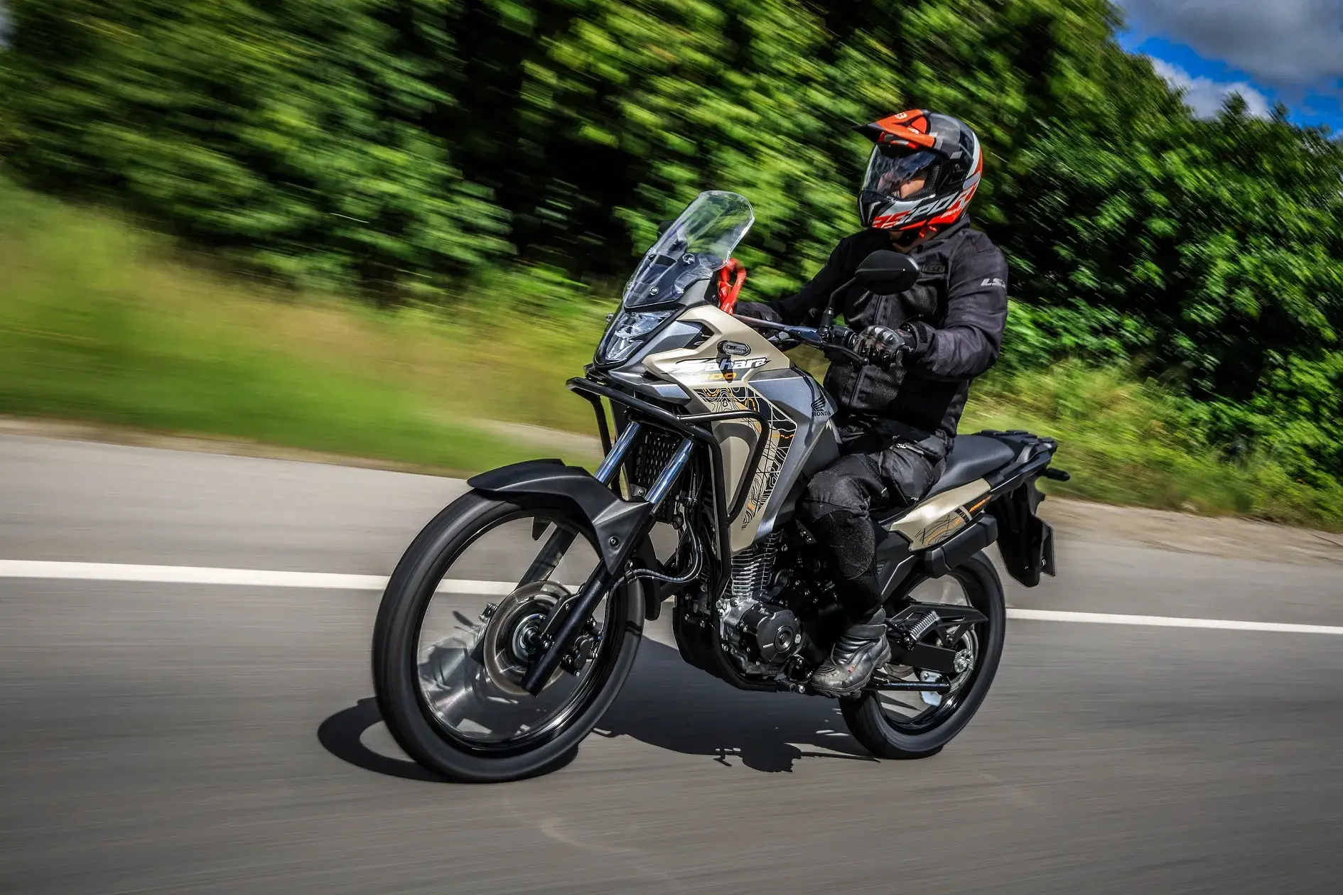 Honda Sahara 300: enfim aceleramos a novidade! | Webmotors