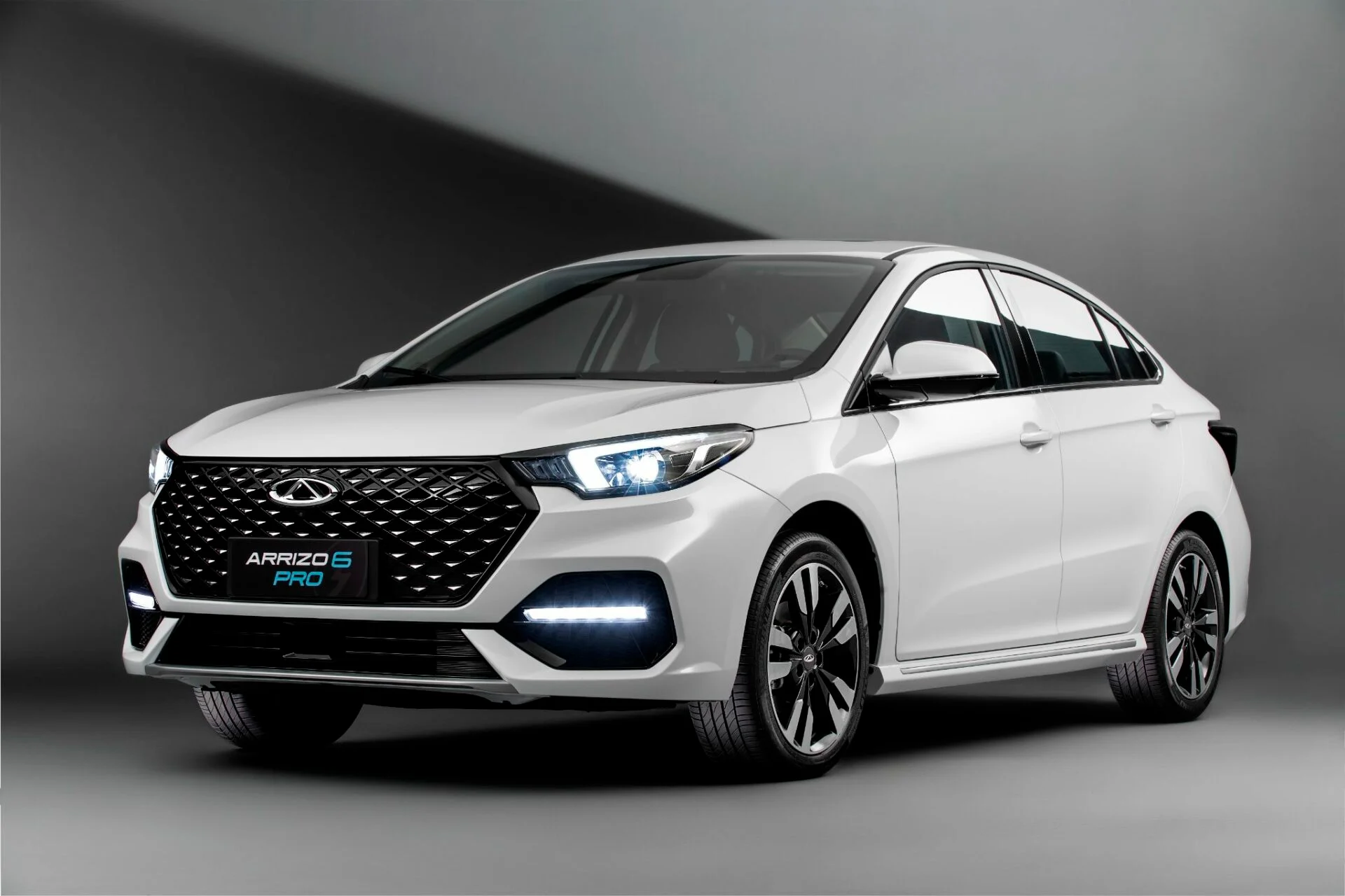 Corolla e mais: quais são os concorrentes do novo sedã híbrido BYD King?