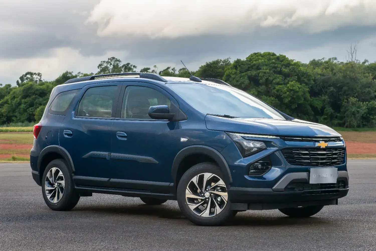 Nova Chevrolet Spin chega em março para brigar com SUVs e não dar ...