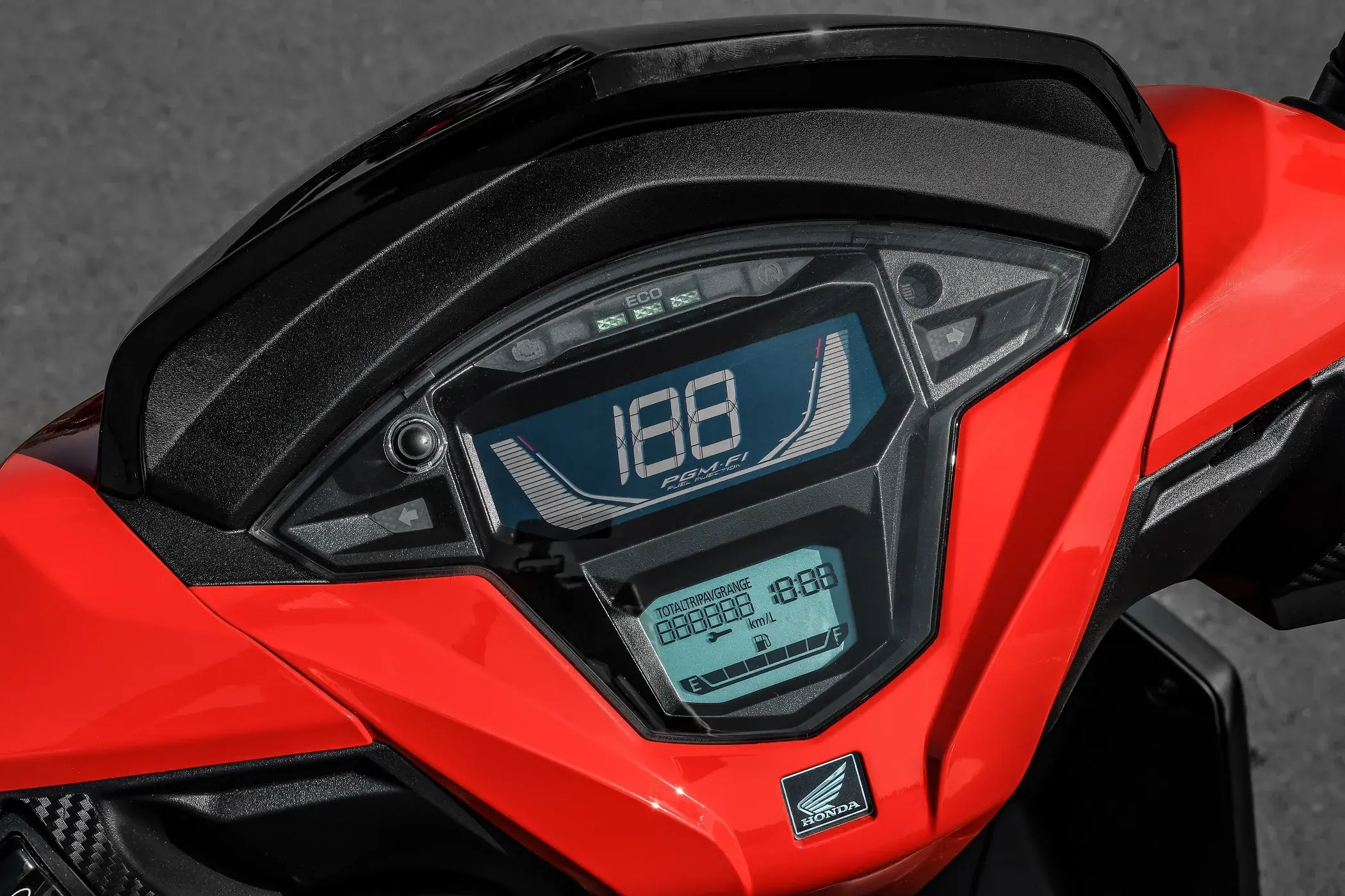 Honda Elite 125 2025: confira como é pilotar o novo scooter