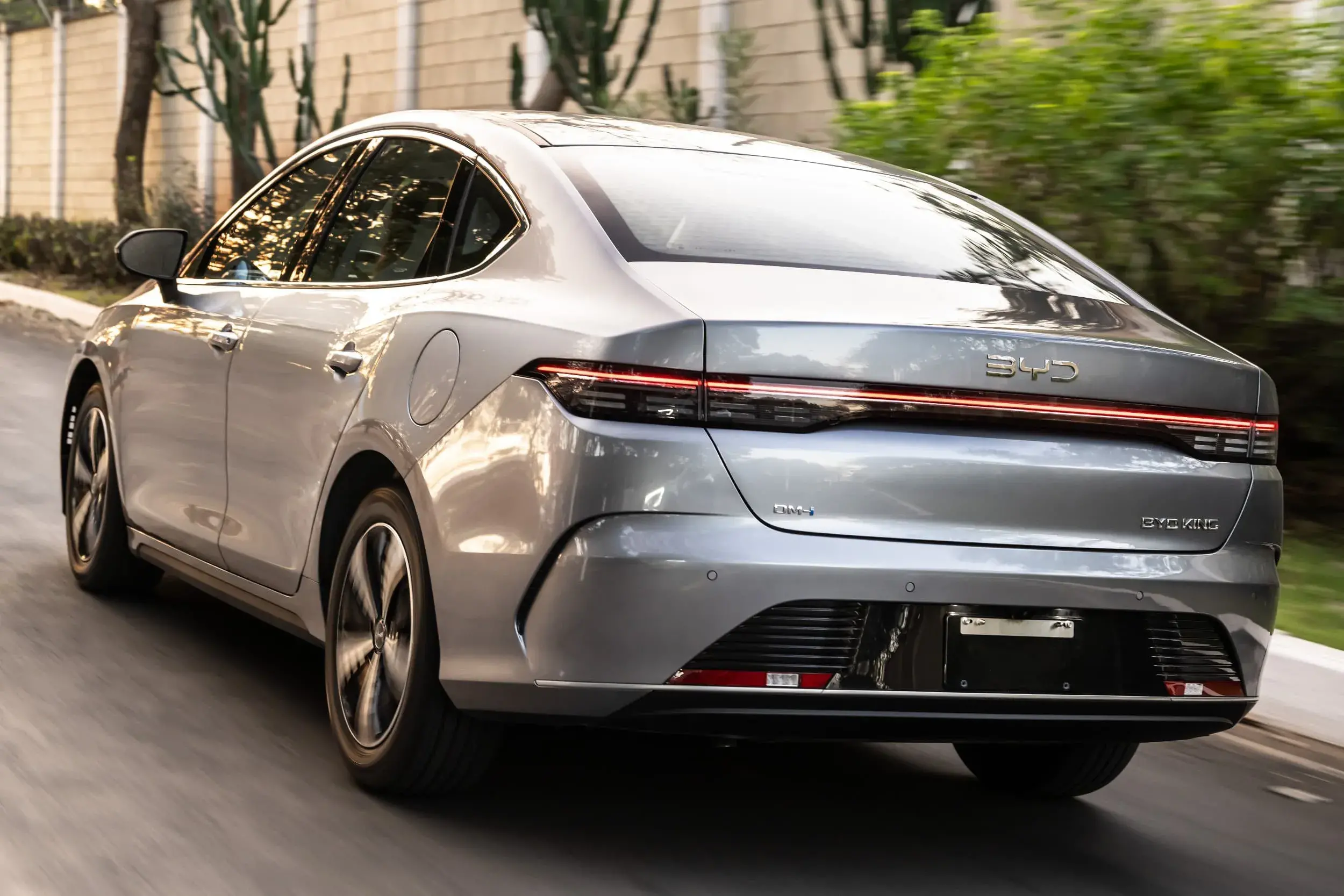 BYD King quer ocupar lugar do Civic e ser o novo arquirrival do Corolla