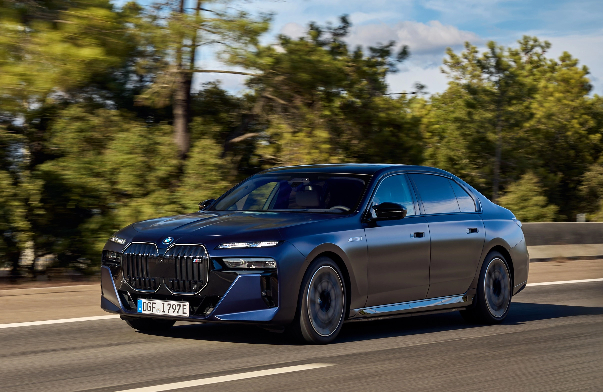 BMW Série 7, o sedã que vai "se dirigir" sozinho