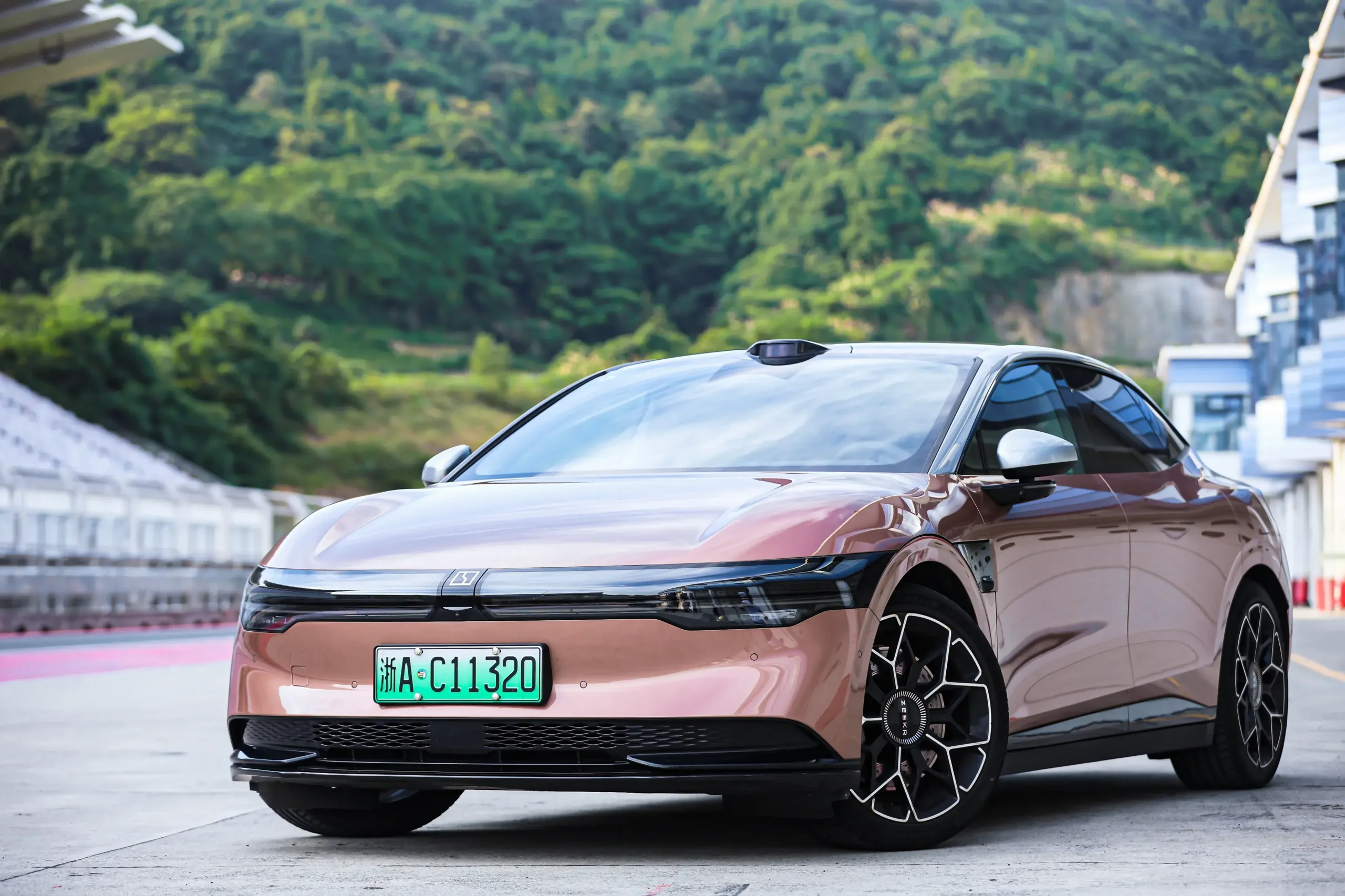 007 é o anti-BYD Seal da Zeekr? Veja as primeiras impressões