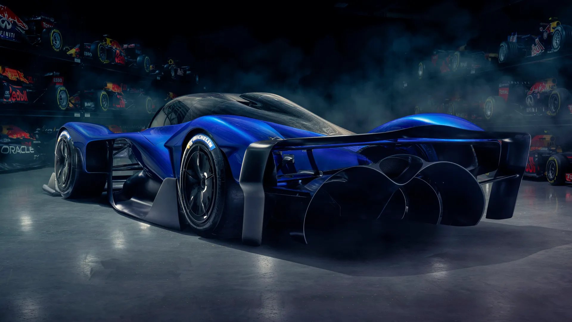 Red Bull mostra supercarro de 1.200 cv e 900 kg