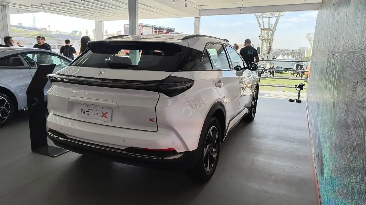 Mirando BYD Dolphin e Yuan Plus, Neta anuncia dois carros para o Brasil