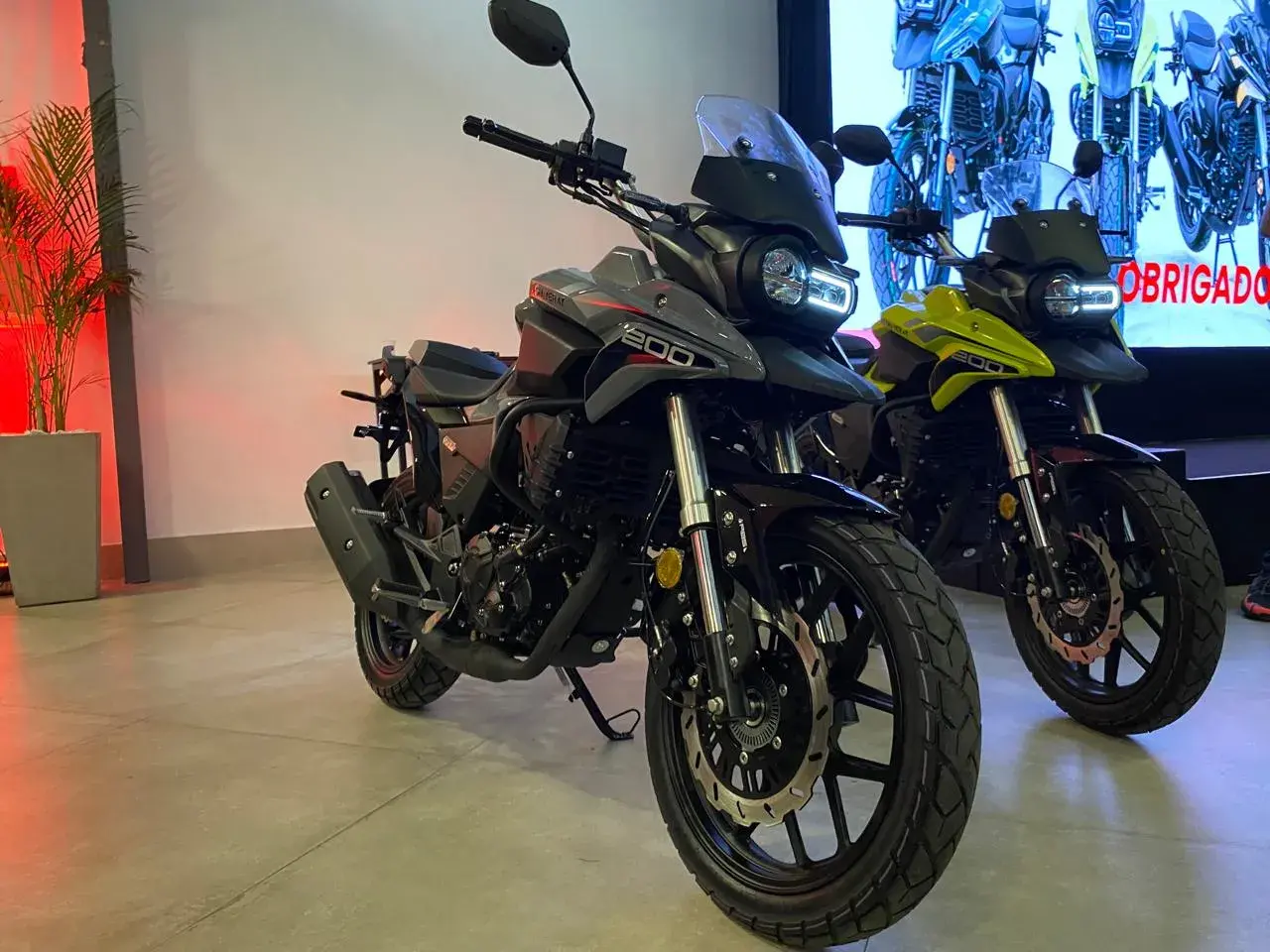 Nova moto da Shineray é opção crossover com preço de Honda PCX