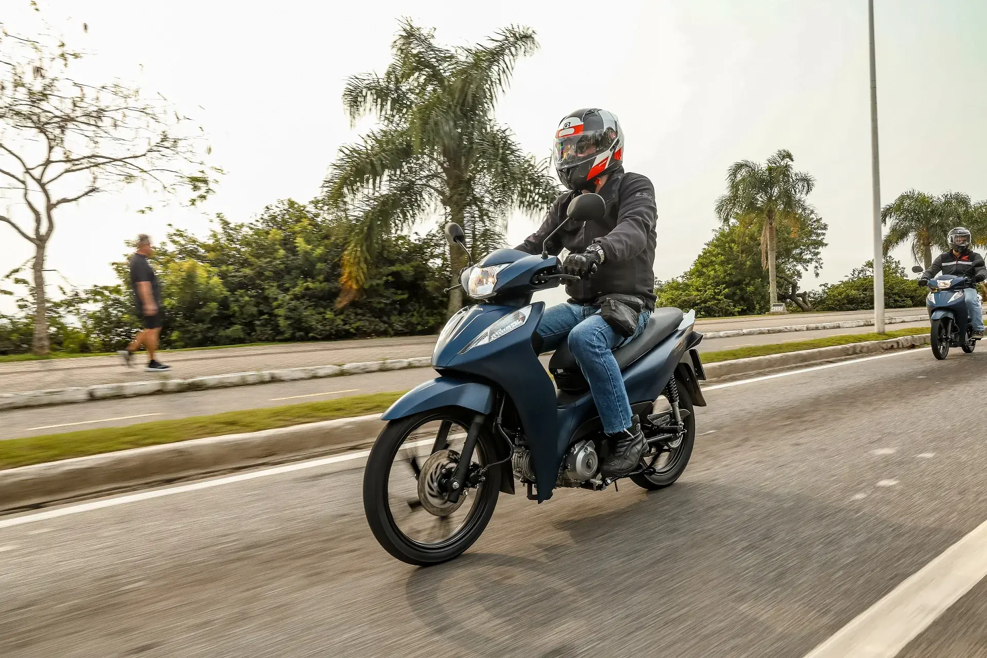 Honda Biz agora é metade motoneta, metade scooter. Entenda isso!