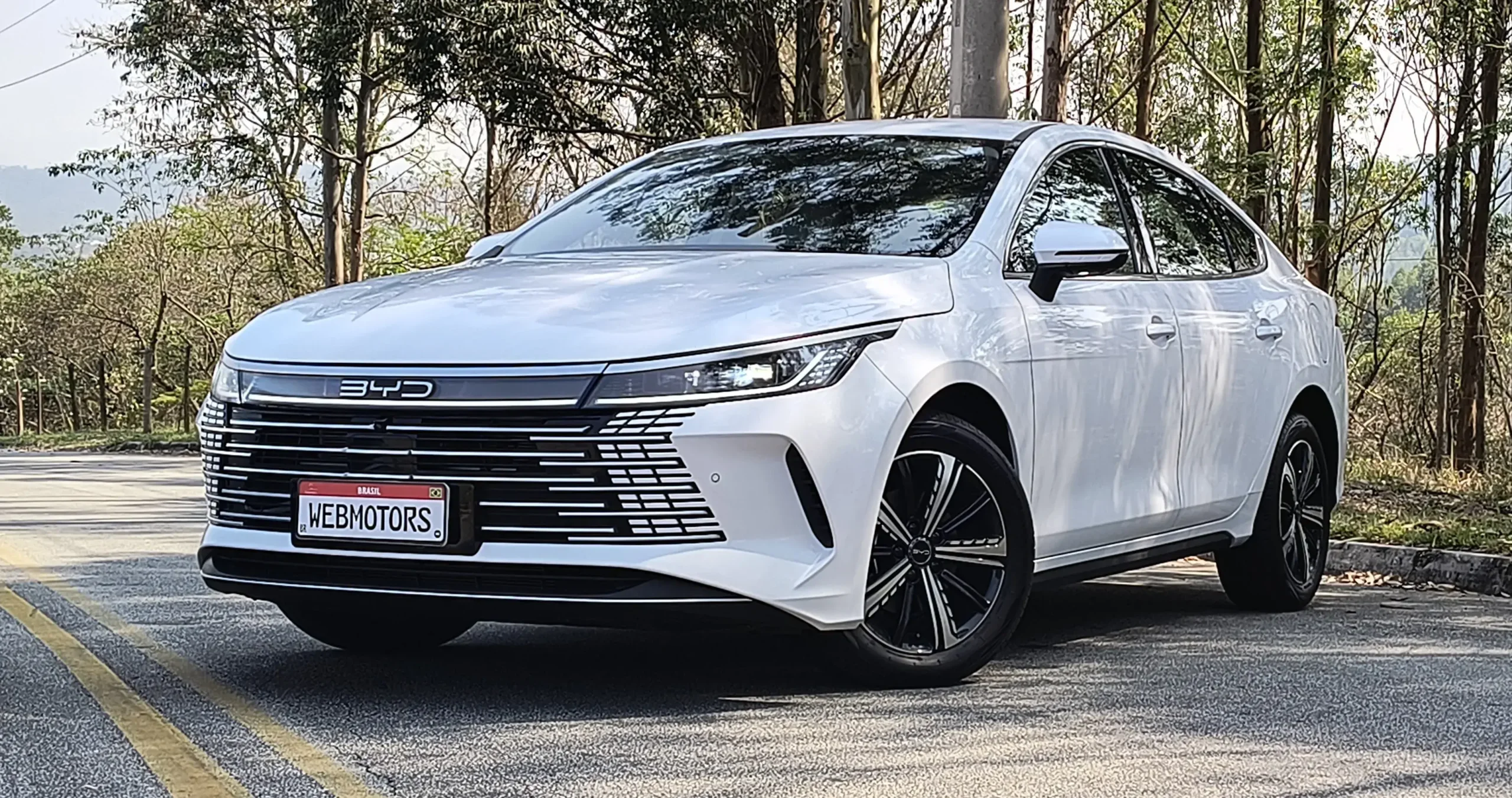 10 carros híbridos de plugar na tomada mais baratos do Brasil