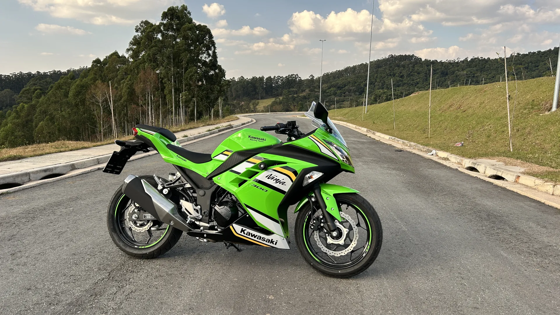 Ninja 300 2025: esportividade com preço acessível