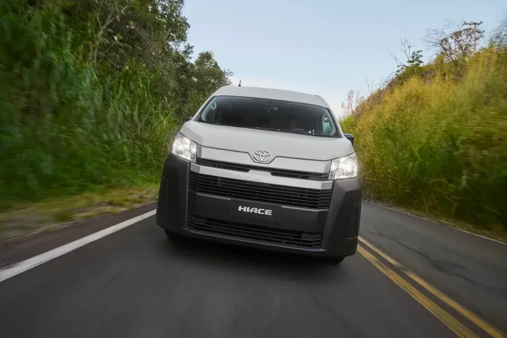 Toyota HiAce chega ao Brasil no 1º trimestre de 2024 para brigar com ...