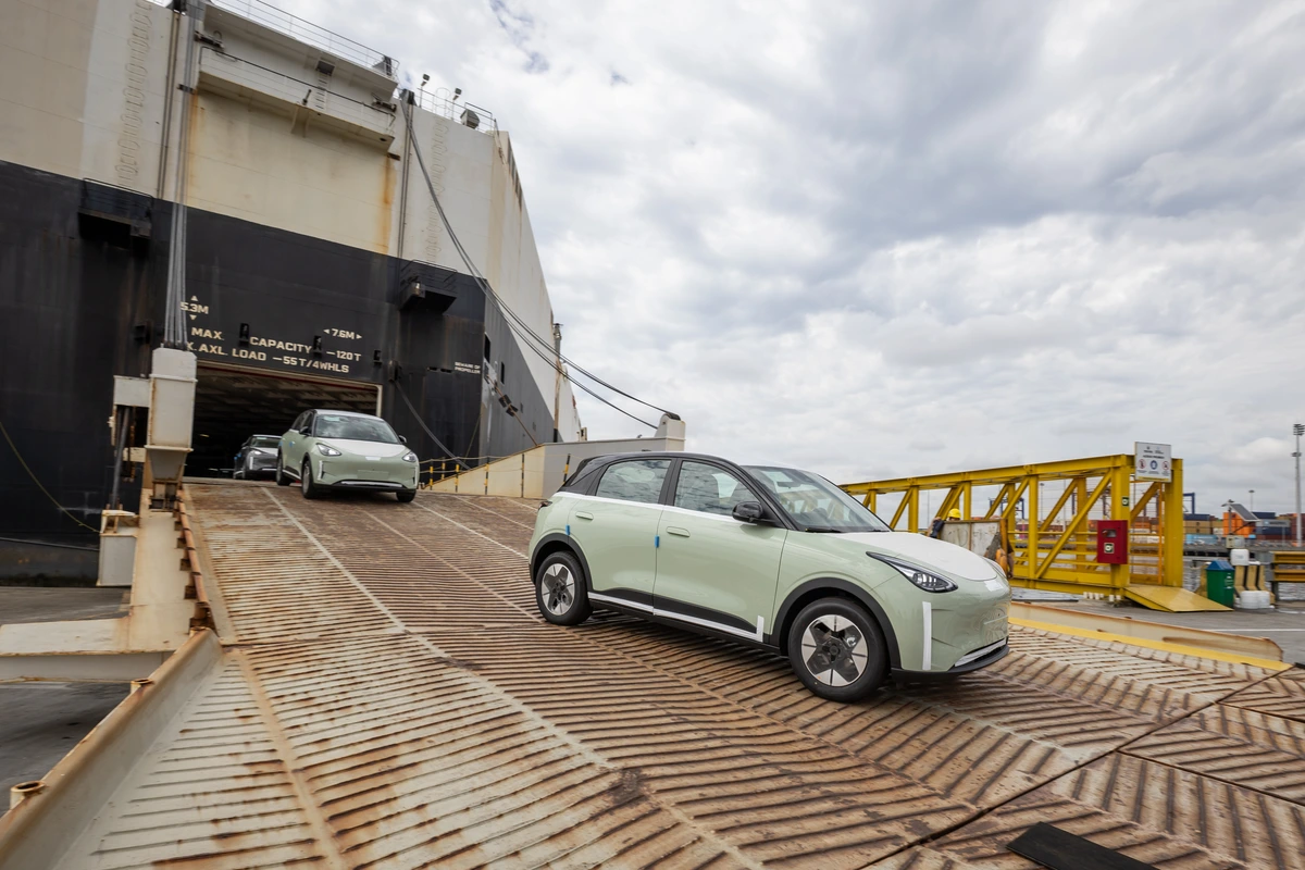 Geely EX2 chega em breve: BYD Dolphin deve temer?